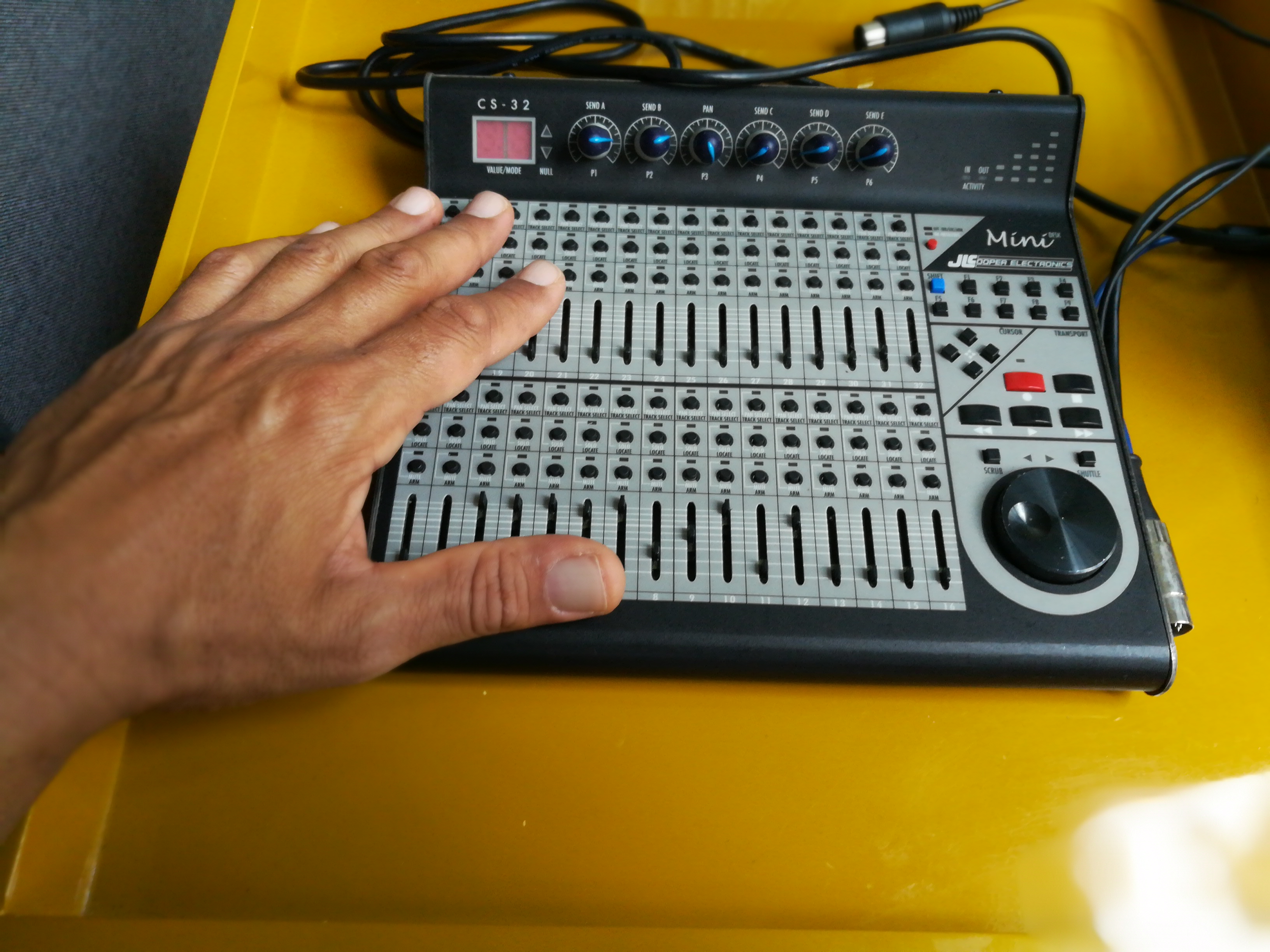 CS32 - JL Cooper Electronics CS32 - Audiofanzine