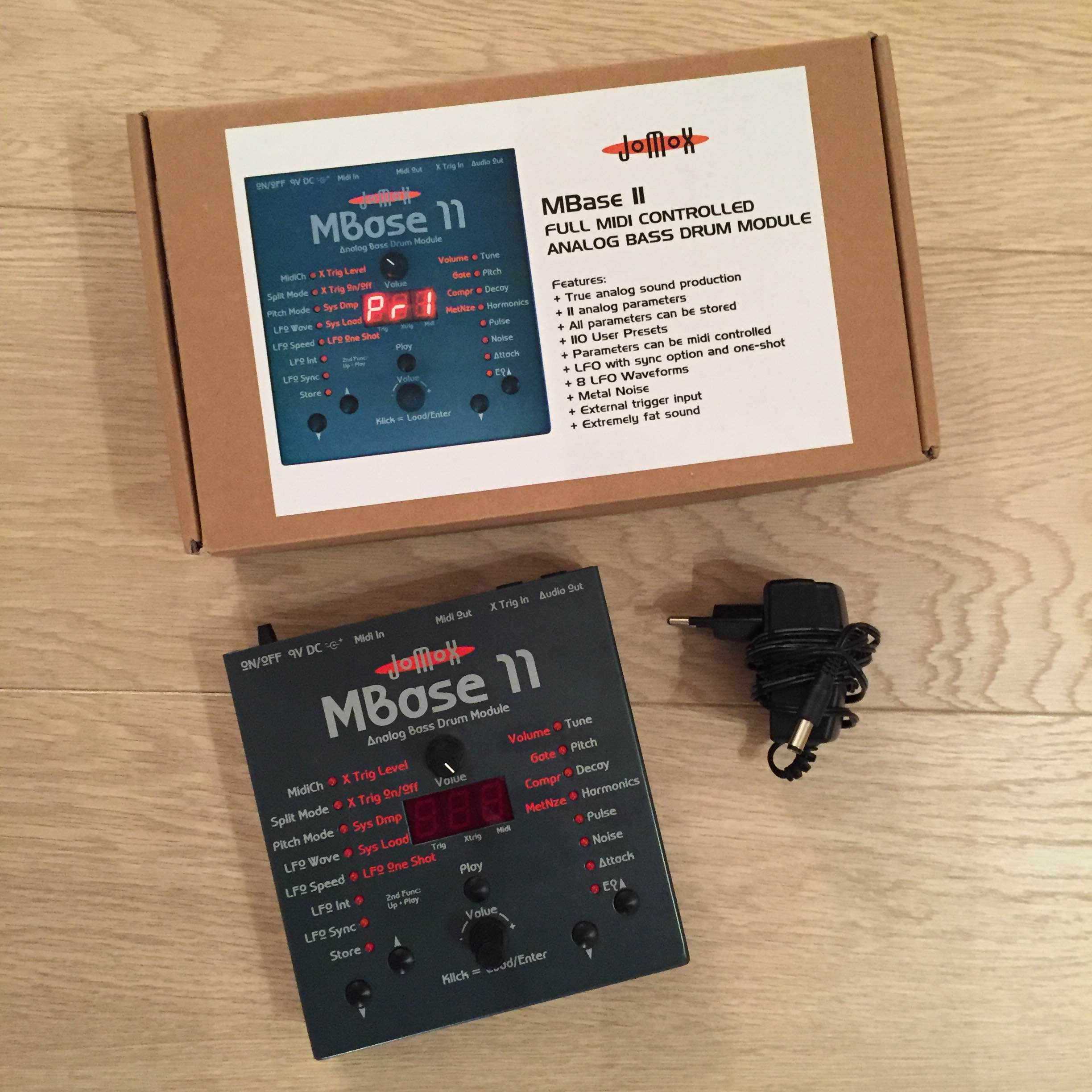 MBASE 11 - JoMoX MBase 11 - Audiofanzine