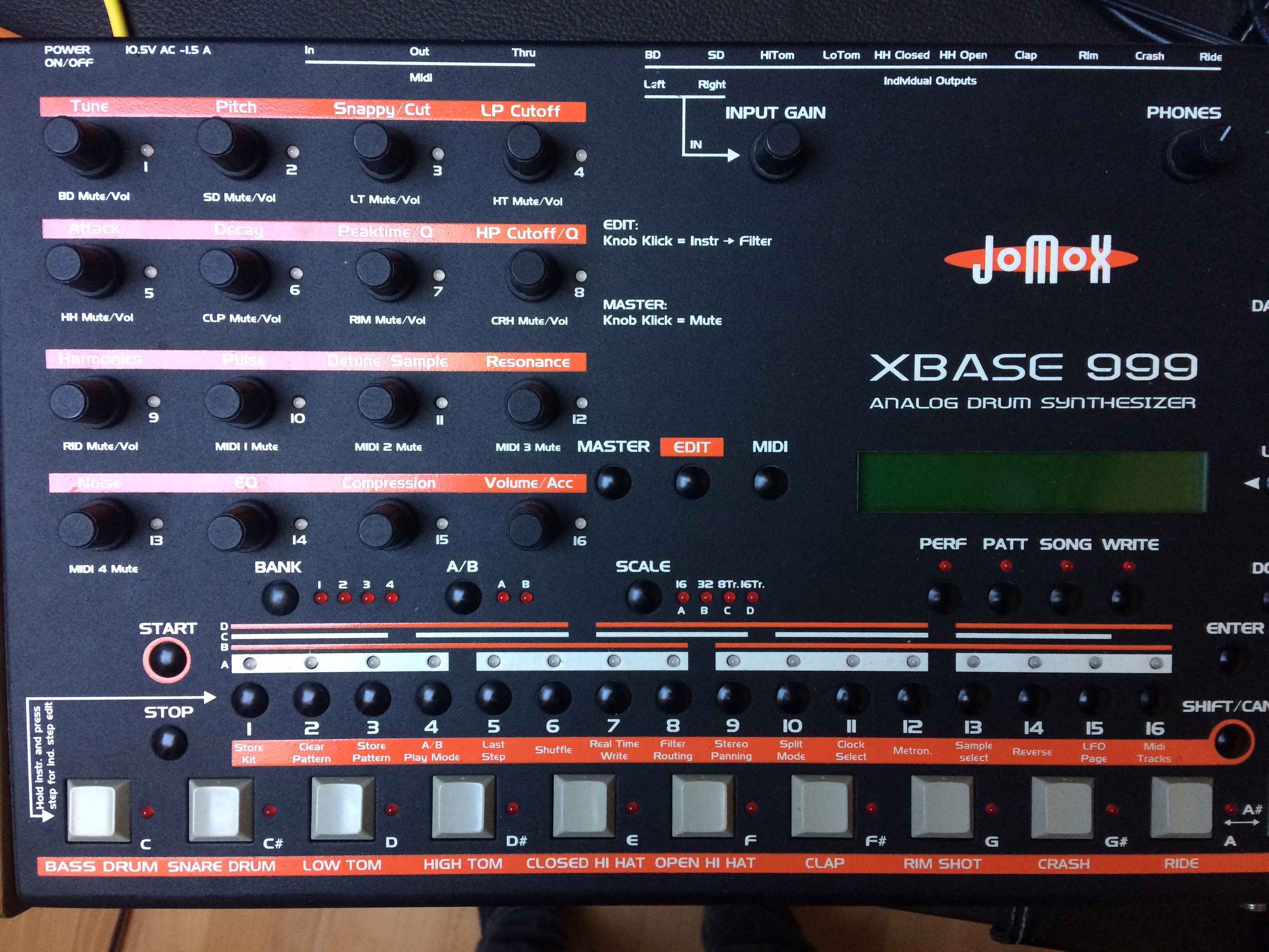 XBASE 999 - JoMoX XBase 999 - Audiofanzine