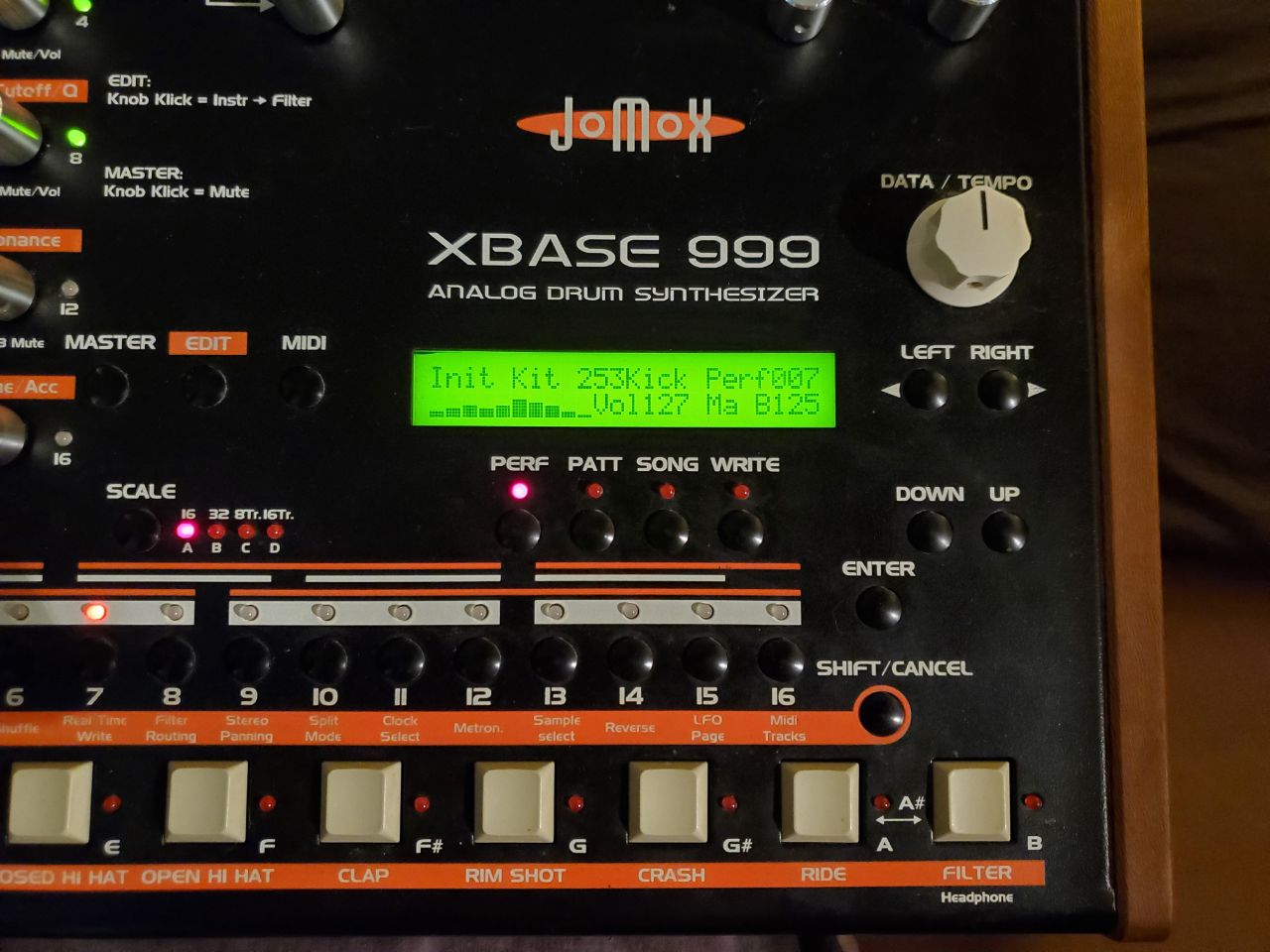 XBase 999 - JoMoX XBase 999 - Audiofanzine