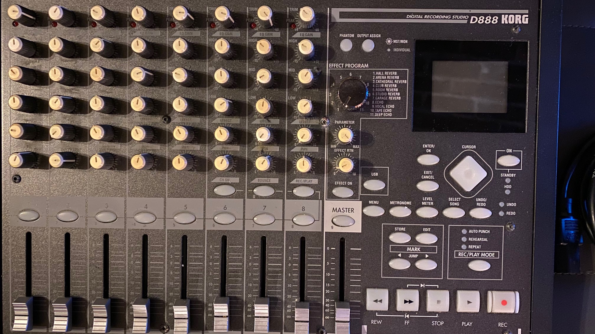 D888 - Korg D888 - Audiofanzine