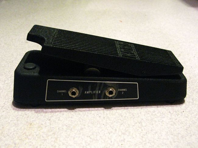 Anybody have any experience with an old Korg FK-3 stereo volume pedal ...