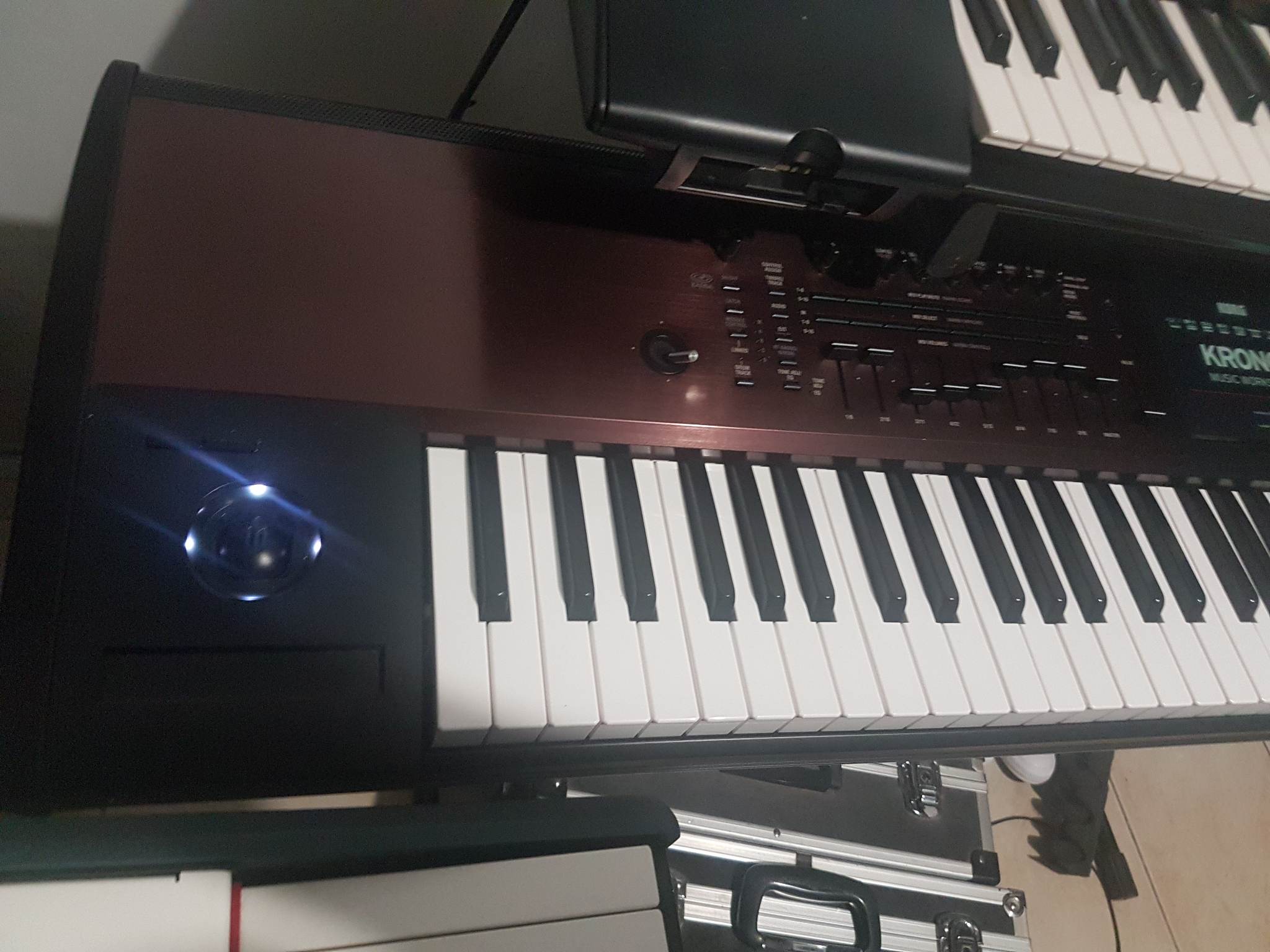 Korg Kronos 88 : User Manual , KRONOS Bedienungshandbuch – SOVRNY