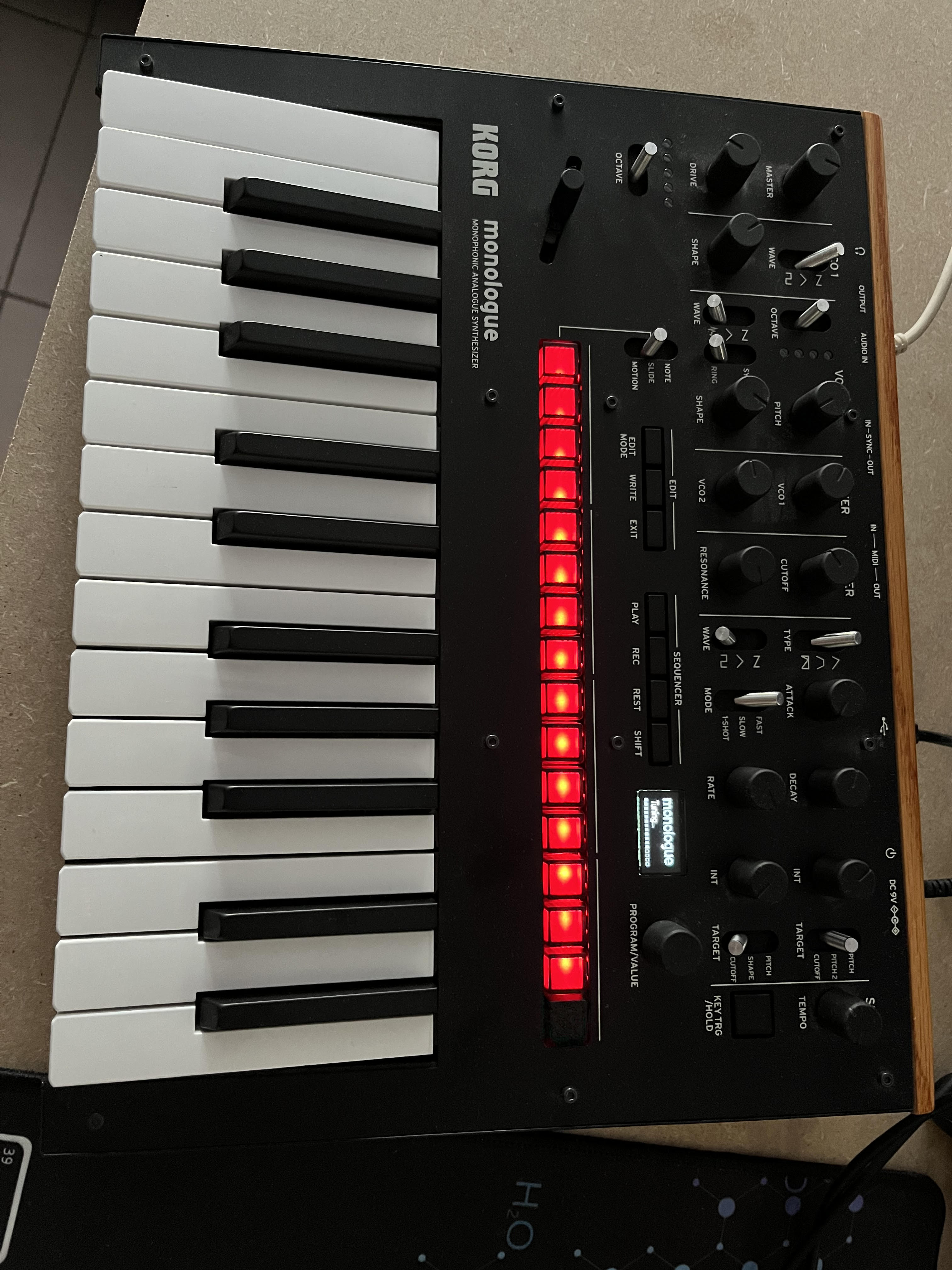 Monologue - Korg Monologue - Audiofanzine