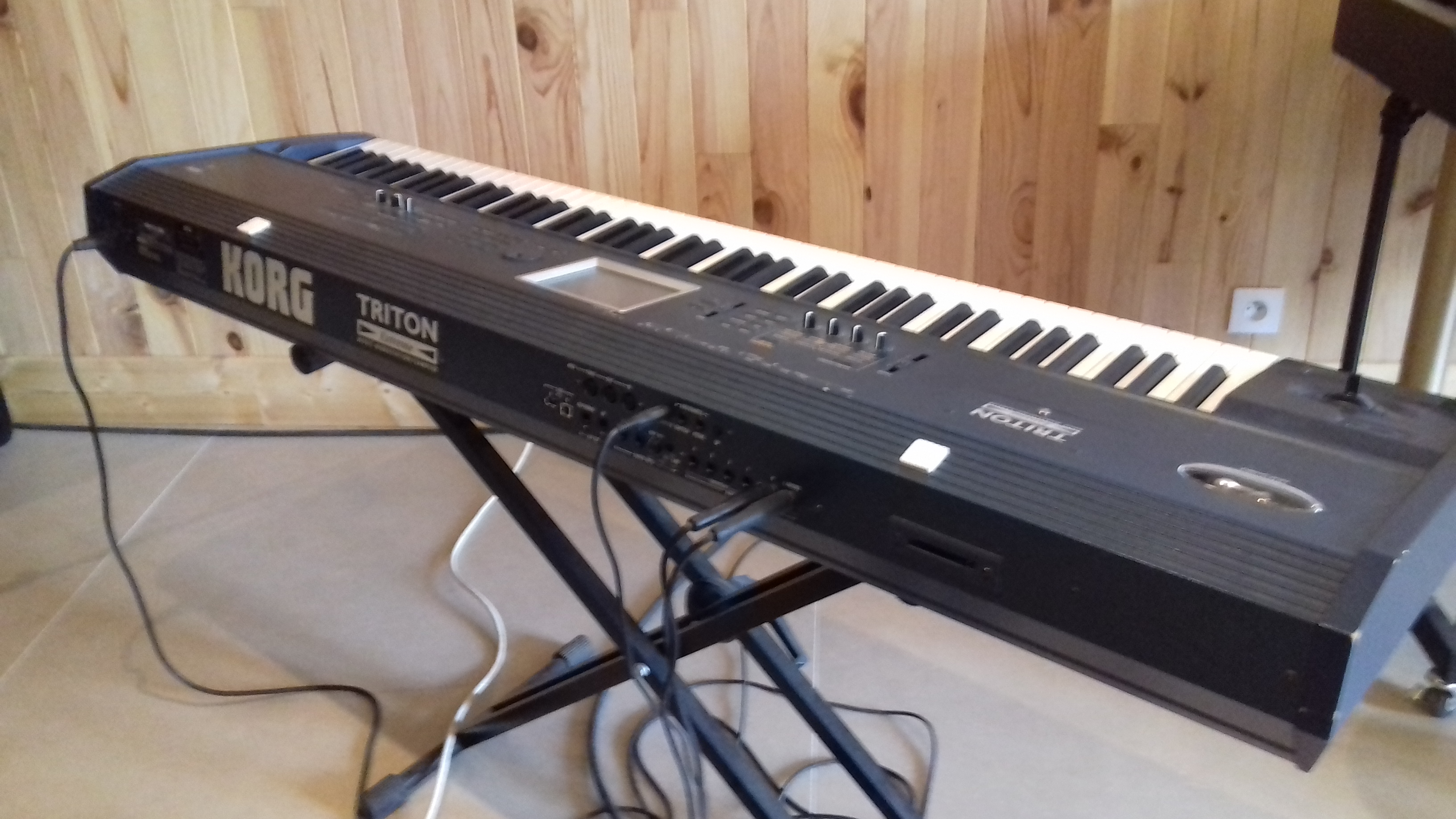 TRITON EXTREME 88 - Korg Triton Extreme 88 - Audiofanzine