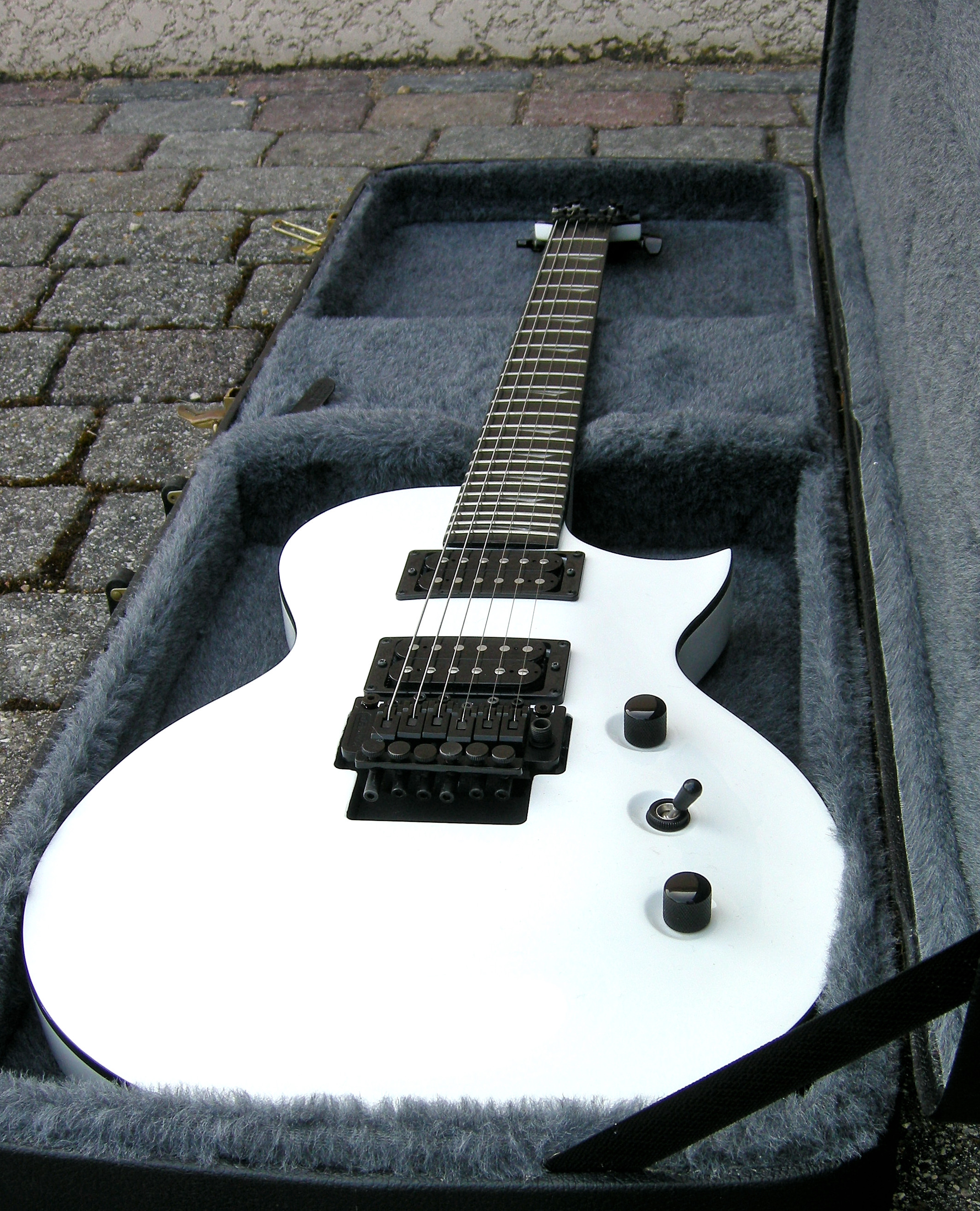 Kramer Assault 220 - Alpine White w/ Floyd Rose image (#639934 ...