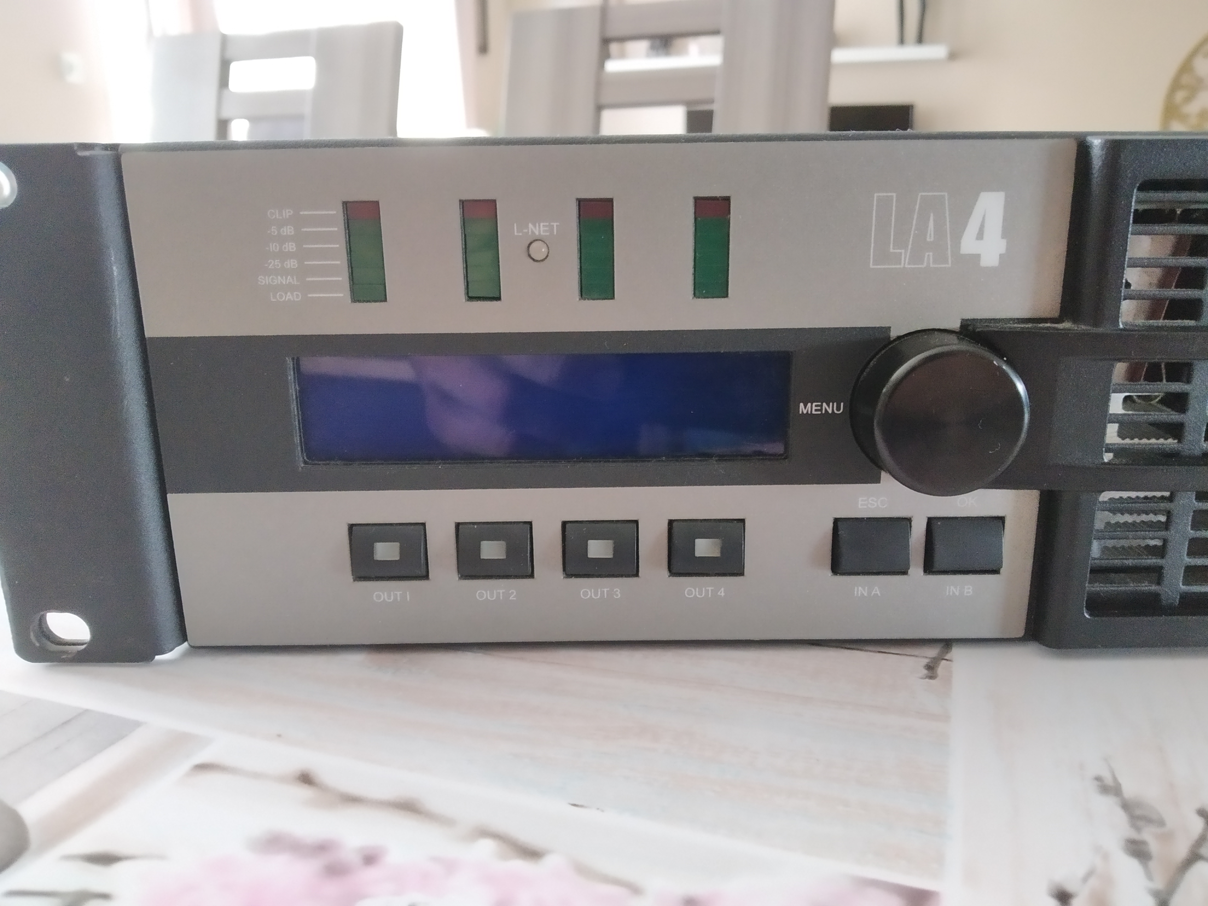 LA4 - L-Acoustics LA4 - Audiofanzine