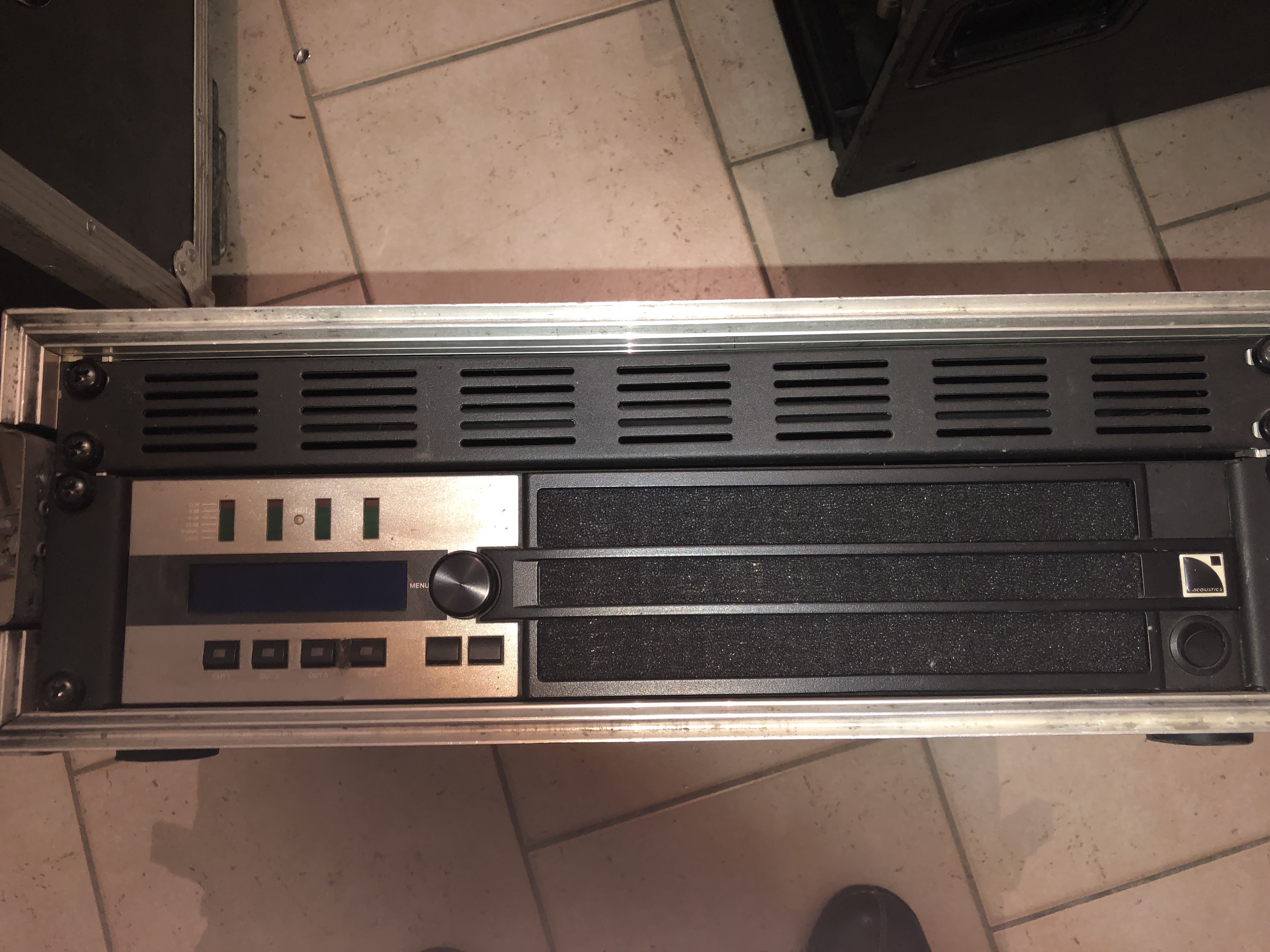 LA4 - L-Acoustics LA4 - Audiofanzine