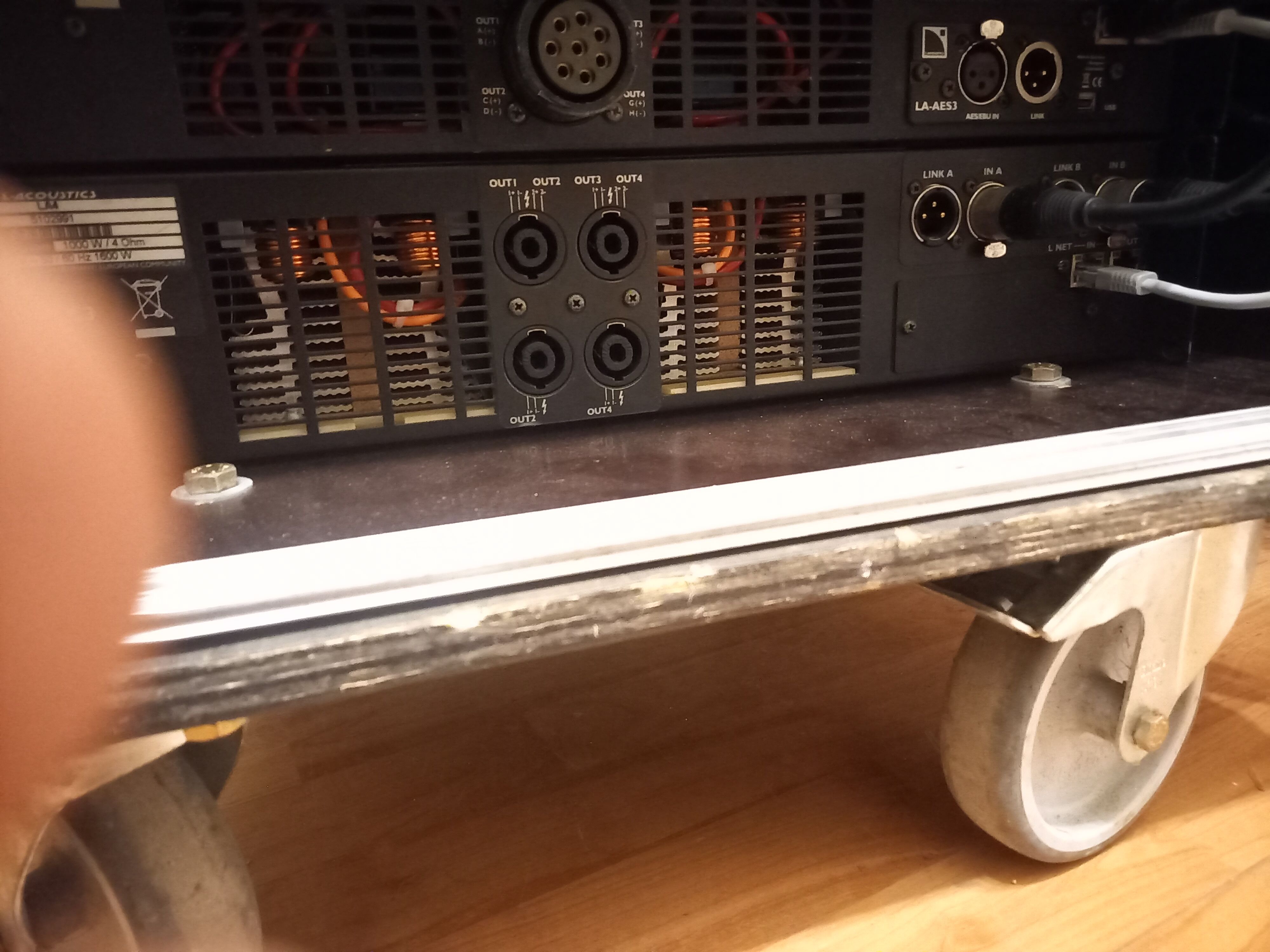 LA4 - L-Acoustics LA4 - Audiofanzine