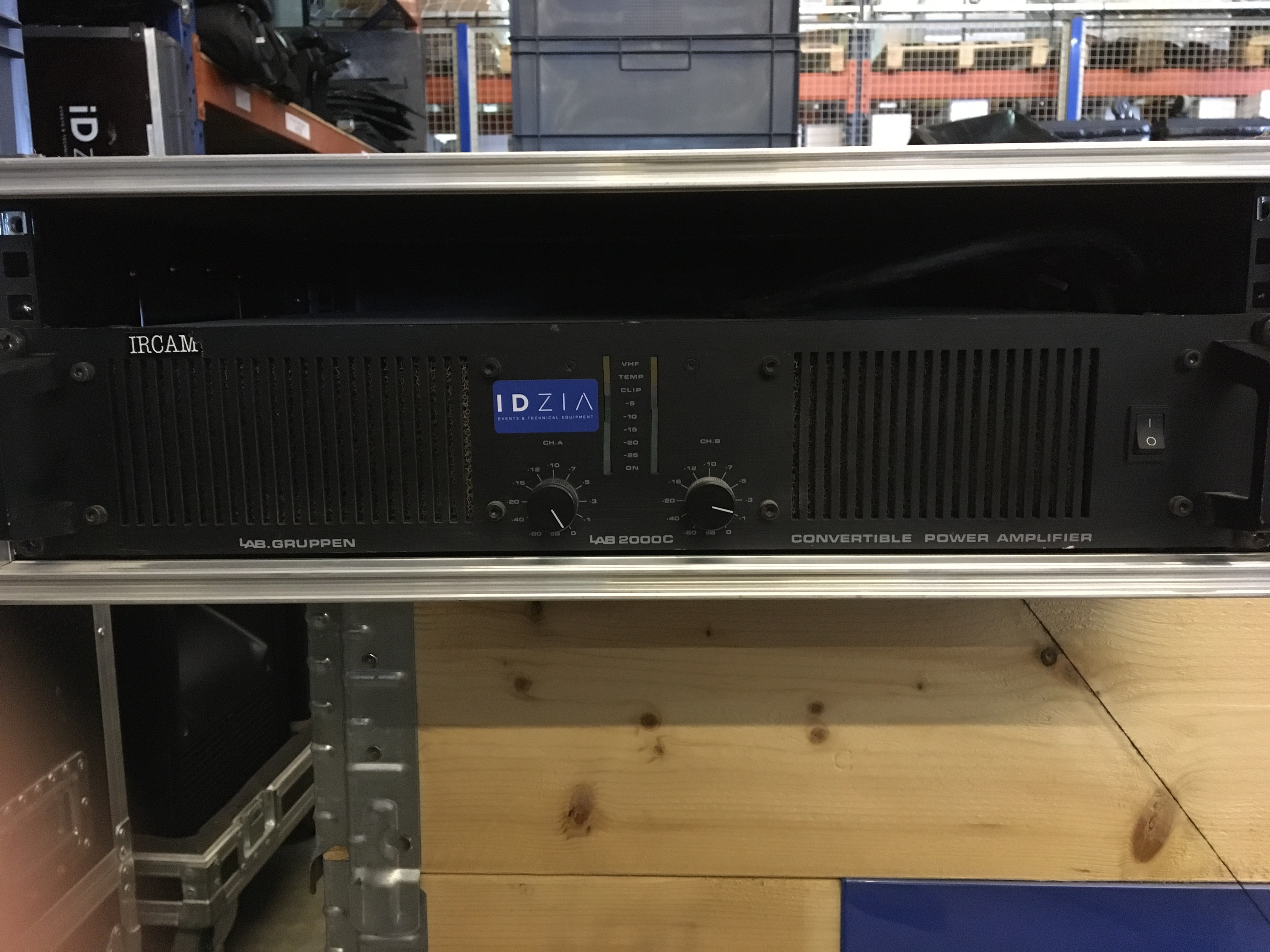 LAB 2000C - Lab Gruppen LAB 2000C - Audiofanzine