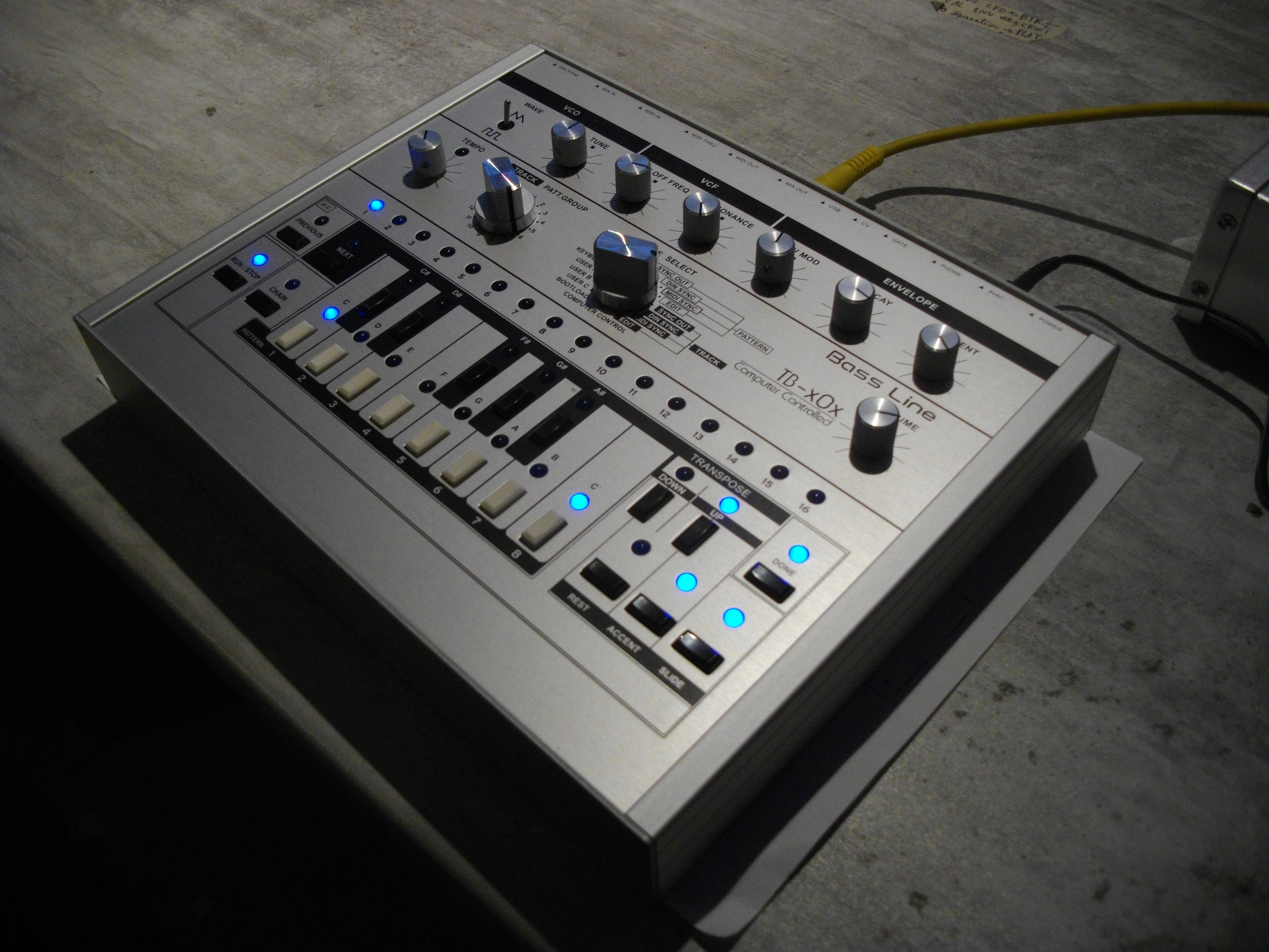 X0XB0X - Ladyada x0xb0x - Audiofanzine