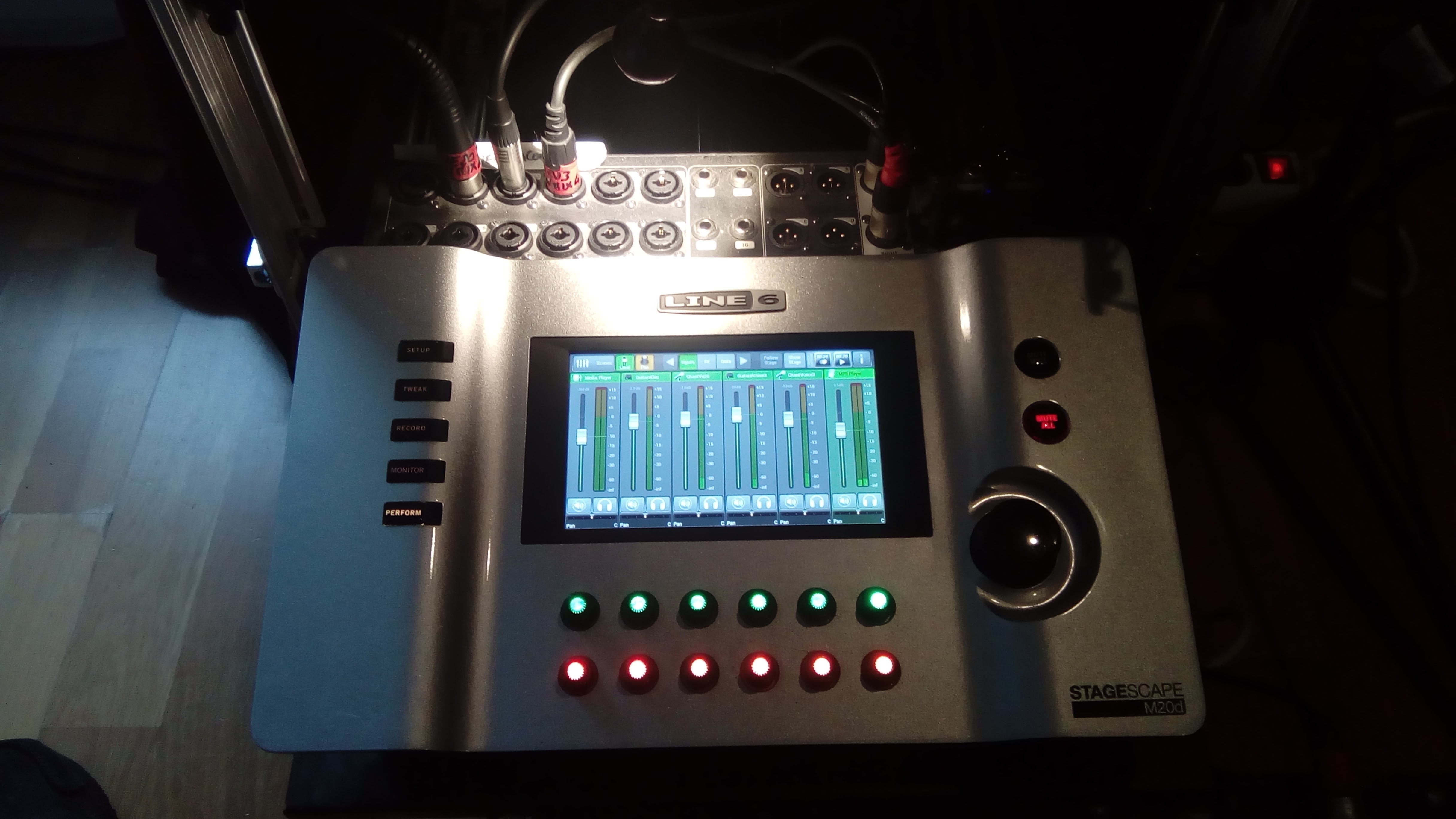 STAGESCAPE M20D - Line 6 StageScape M20d - Audiofanzine