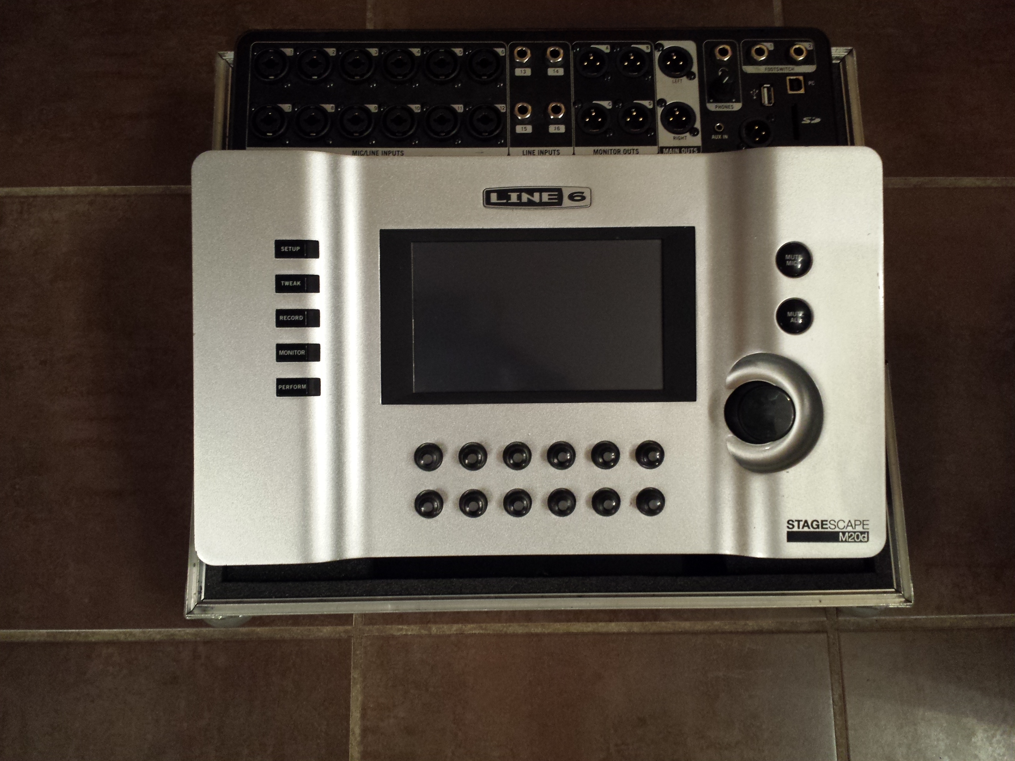 STAGESCAPE M20D - Line 6 StageScape M20d - Audiofanzine