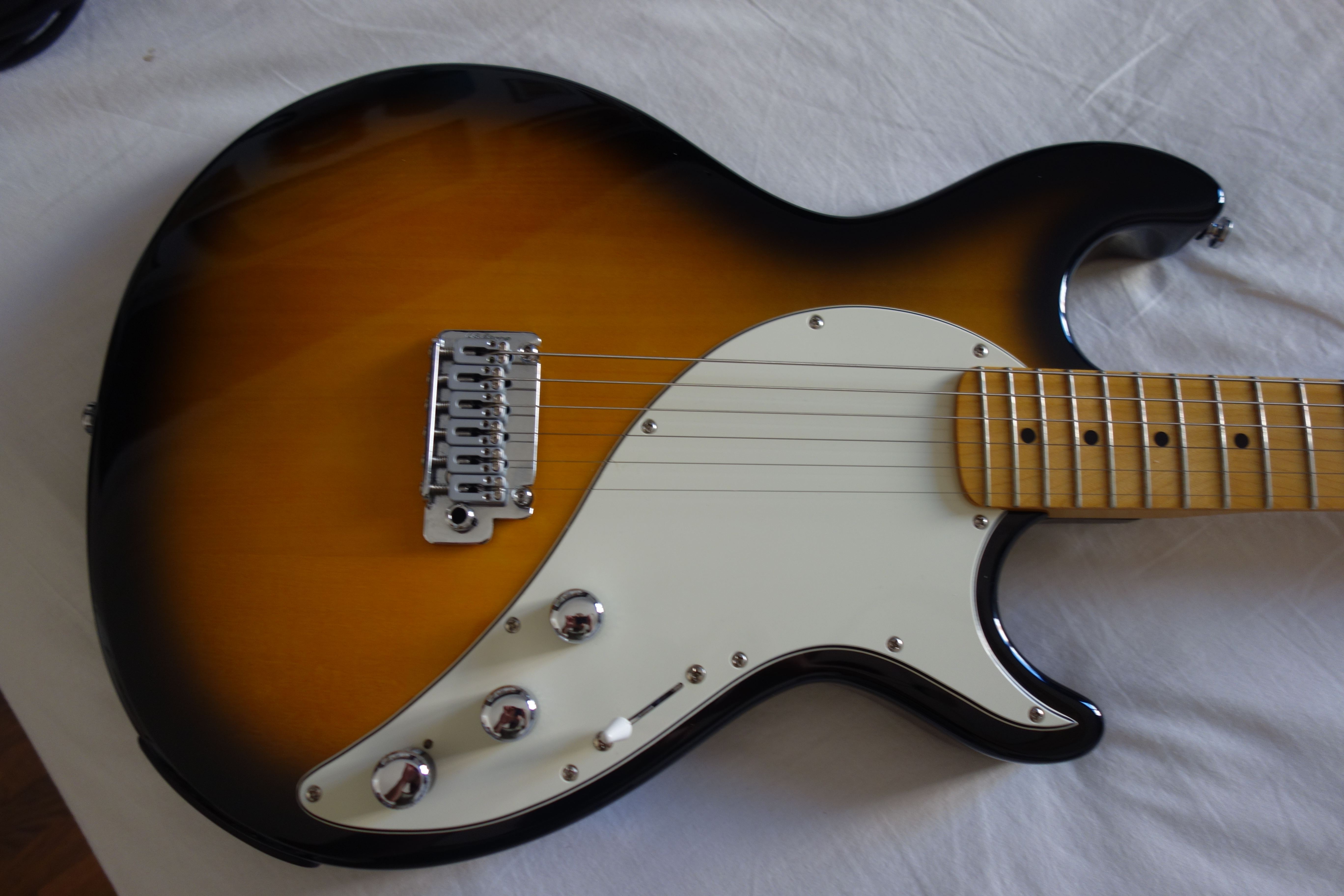 VARIAX 600 - SUNBURST - Line 6 Variax 600 - Sunburst - Audiofanzine