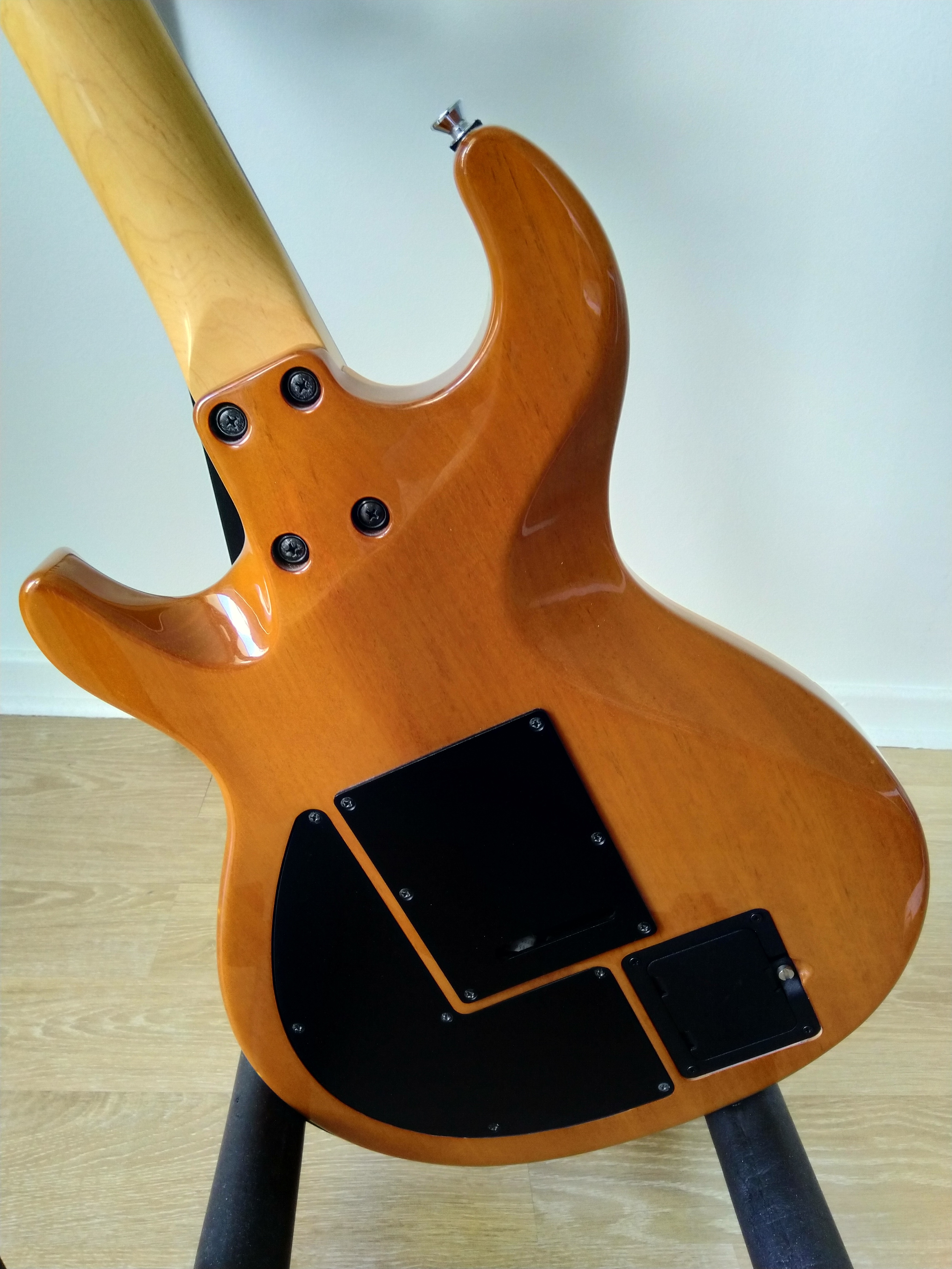 VARIAX 700 TREMOLO - Line 6 Variax 700 Tremolo - Audiofanzine