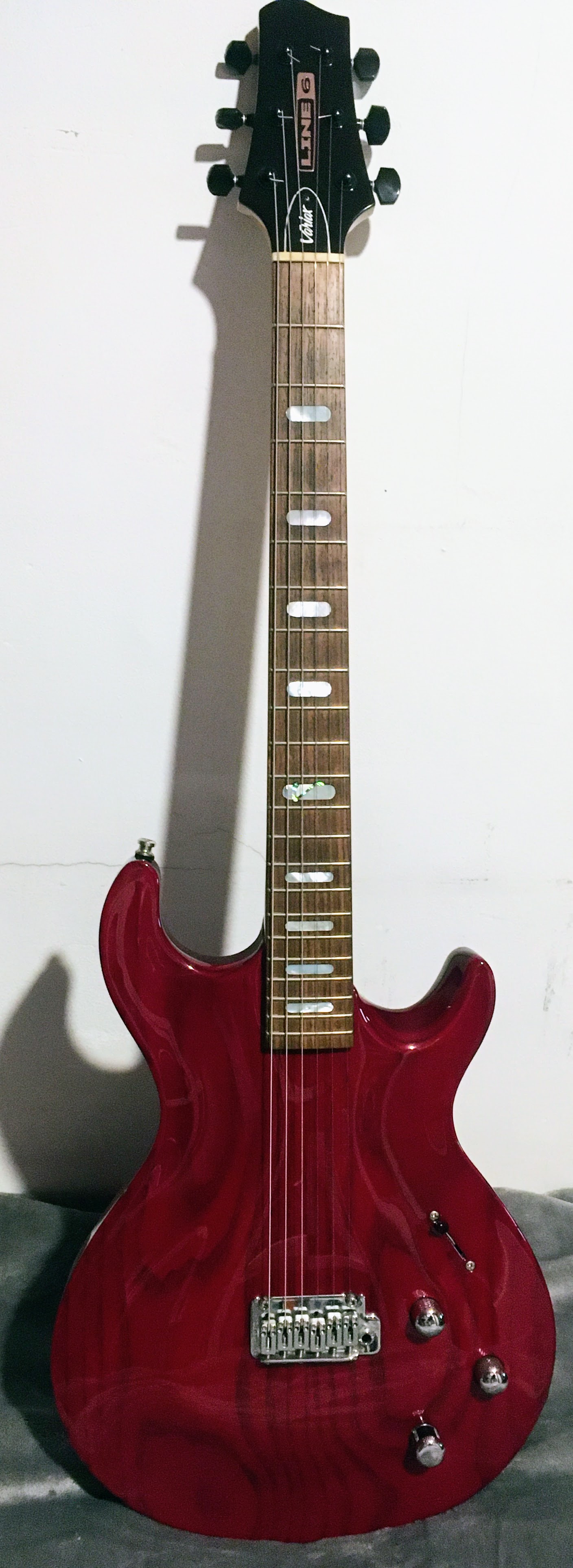 Variax 700 Tremolo - Line 6 Variax 700 Tremolo - Audiofanzine