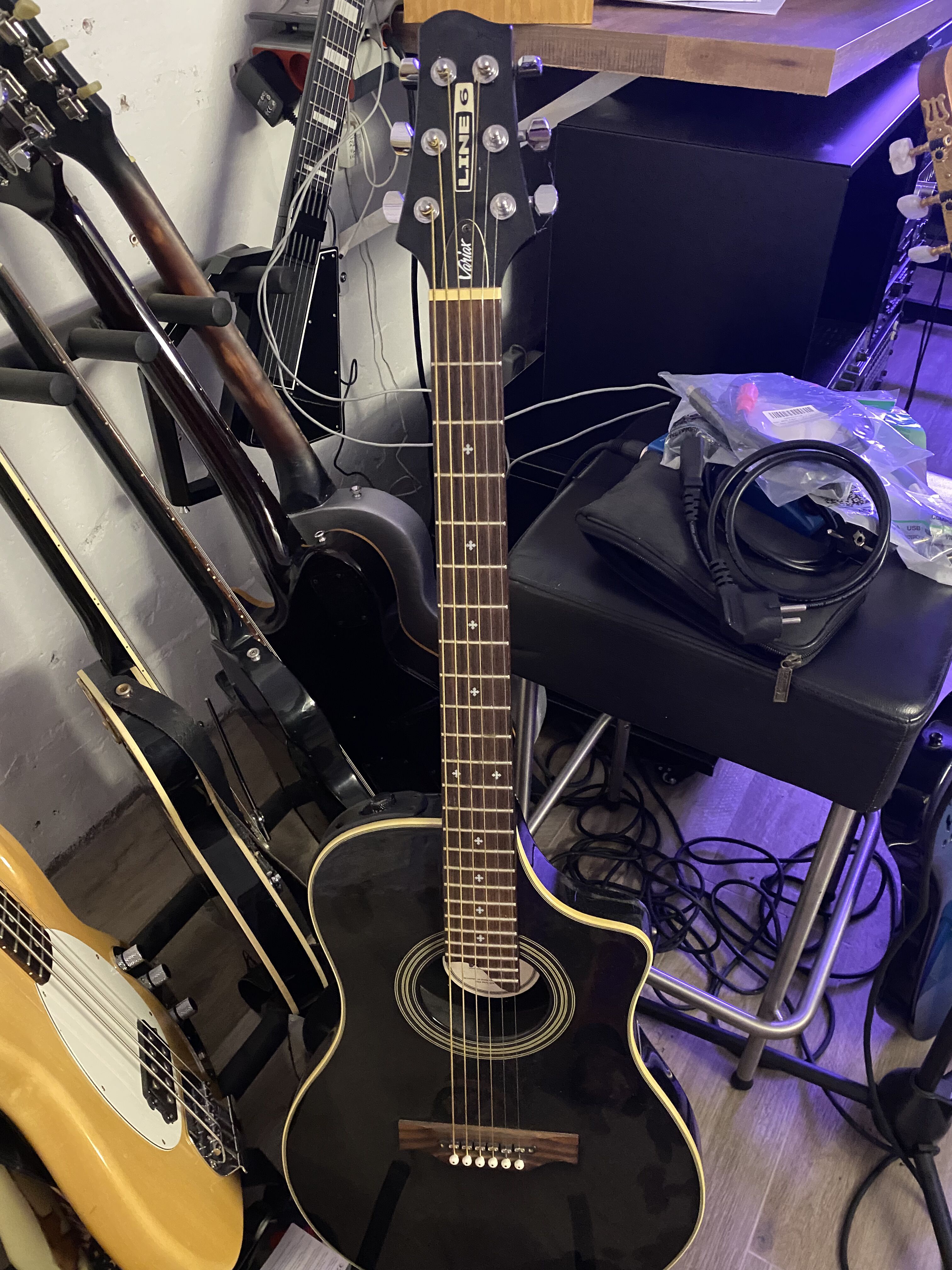 Variax Acoustic 700 - Line 6 Variax Acoustic 700 - Audiofanzine