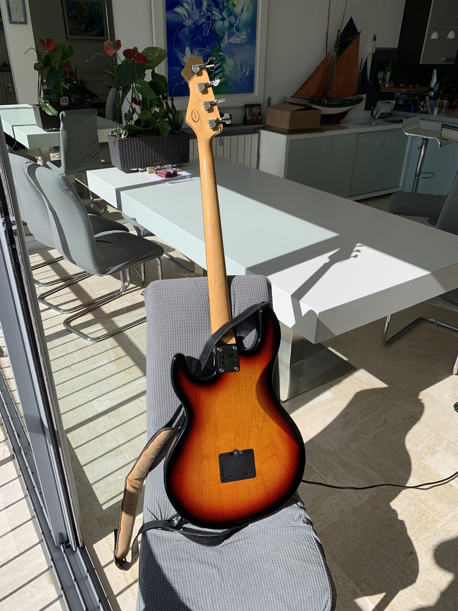 Variax Bass 700 - Line 6 Variax Bass 700 - Audiofanzine