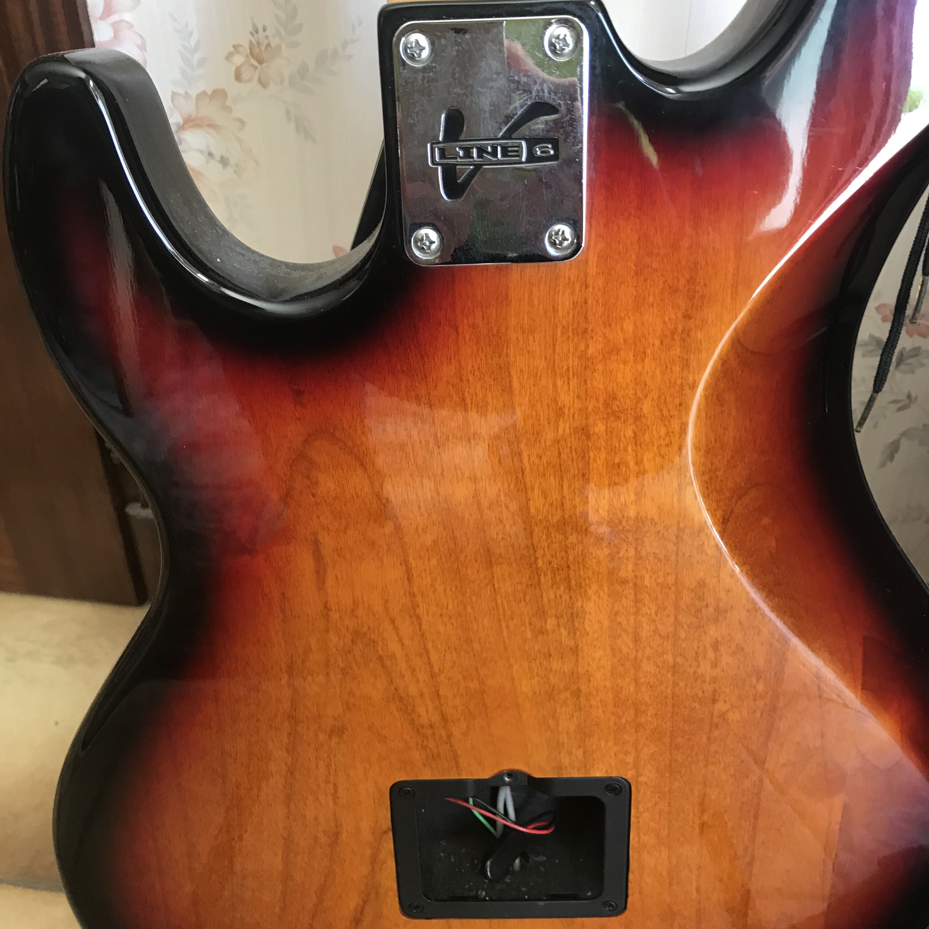 Variax Bass 700 - Line 6 Variax Bass 700 - Audiofanzine