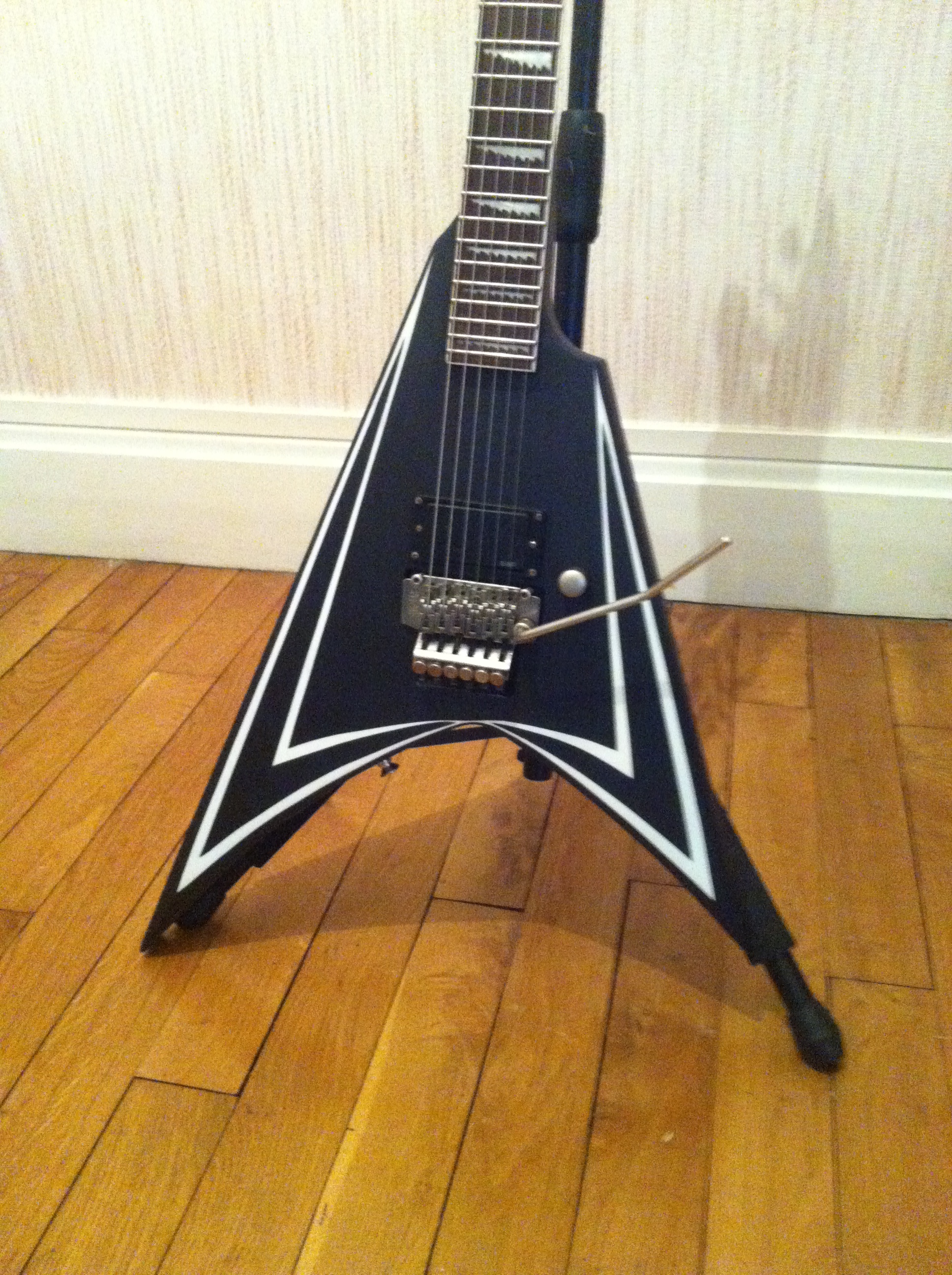 ALEXI-200 - BLACK - LTD Alexi-200 - Black - Audiofanzine