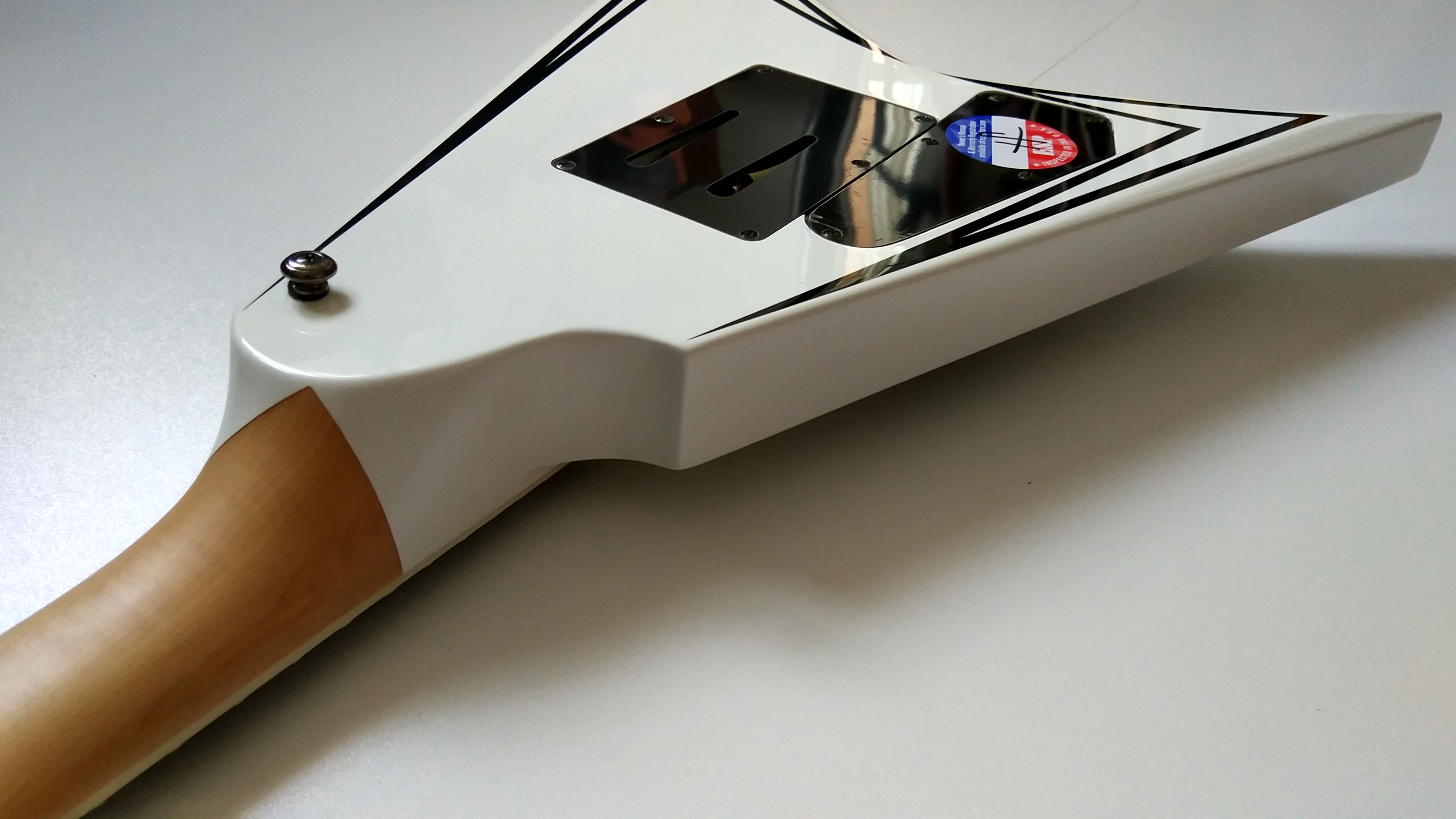 ALEXI-600 SCYTHE - WHITE - LTD Alexi-600 Scythe - White - Audiofanzine