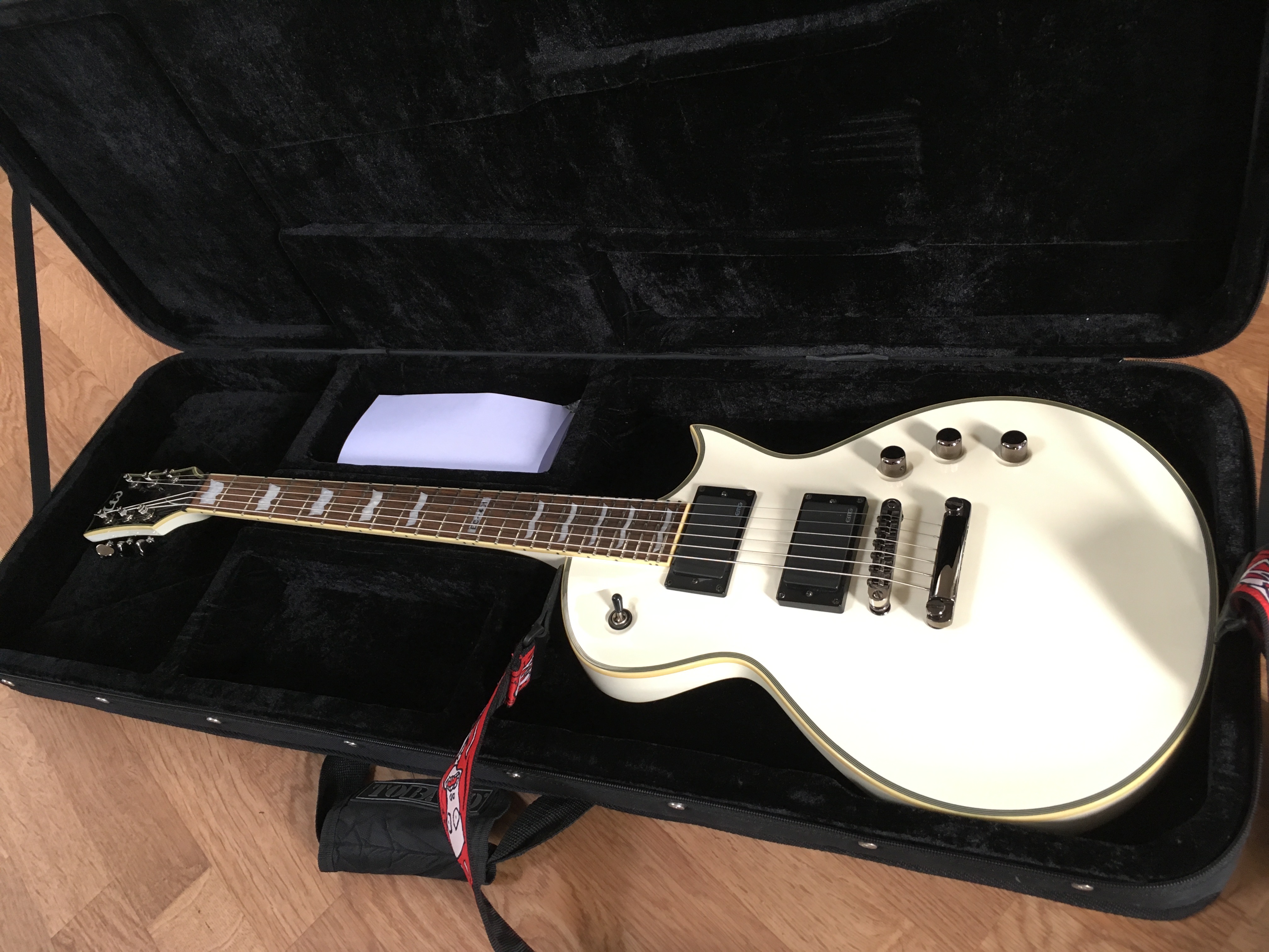 EC-401 - OLYMPIC WHITE - LTD EC-401 - Olympic White - Audiofanzine