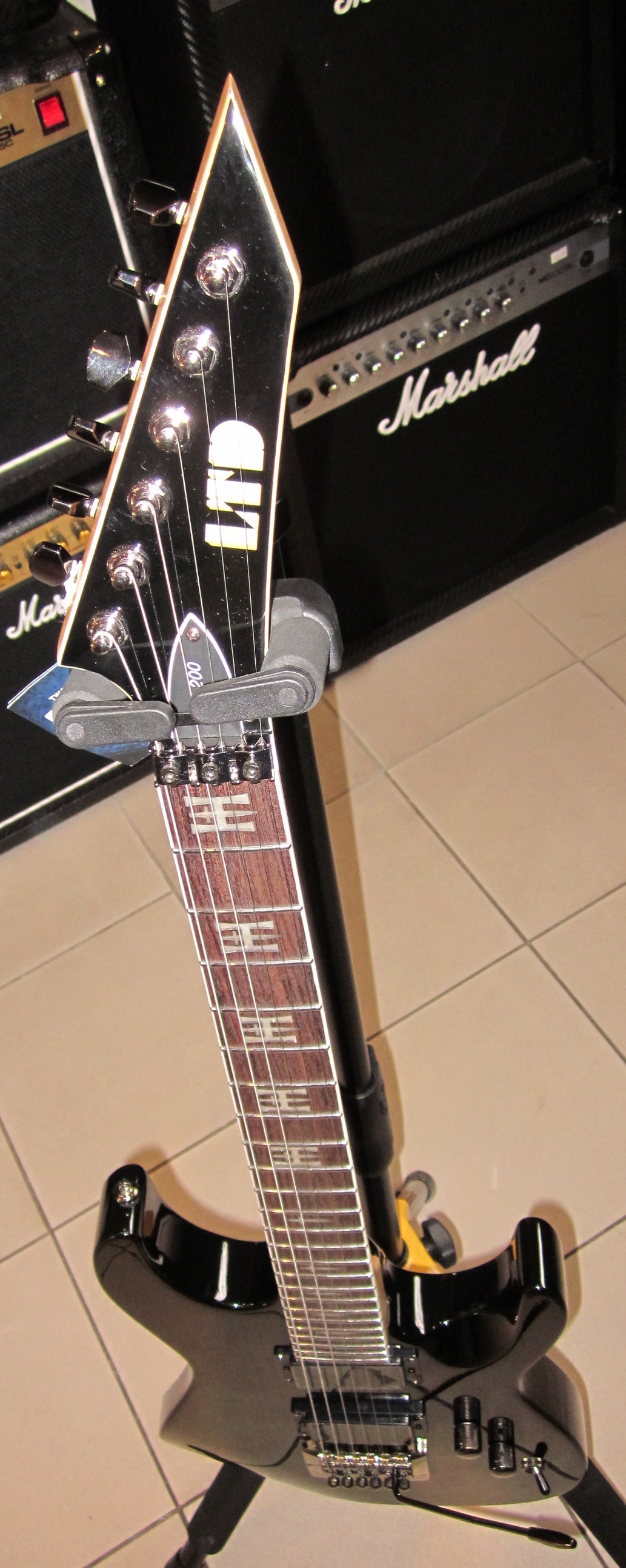 JH-200 - BLACK - LTD JH-200 - Black - Audiofanzine