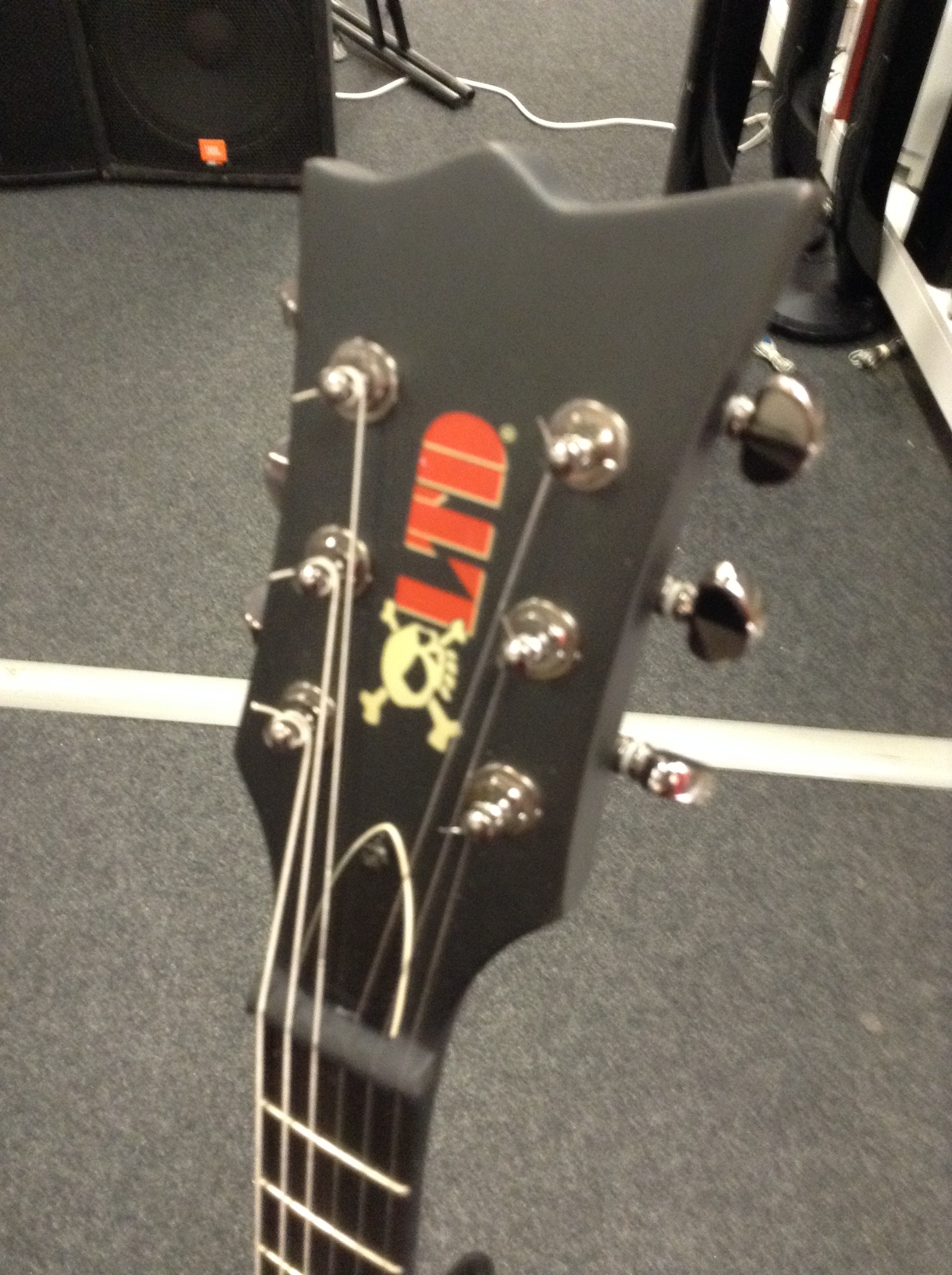 VIPER-500 - BLACK SATIN - LTD Viper-500 - Black Satin - Audiofanzine