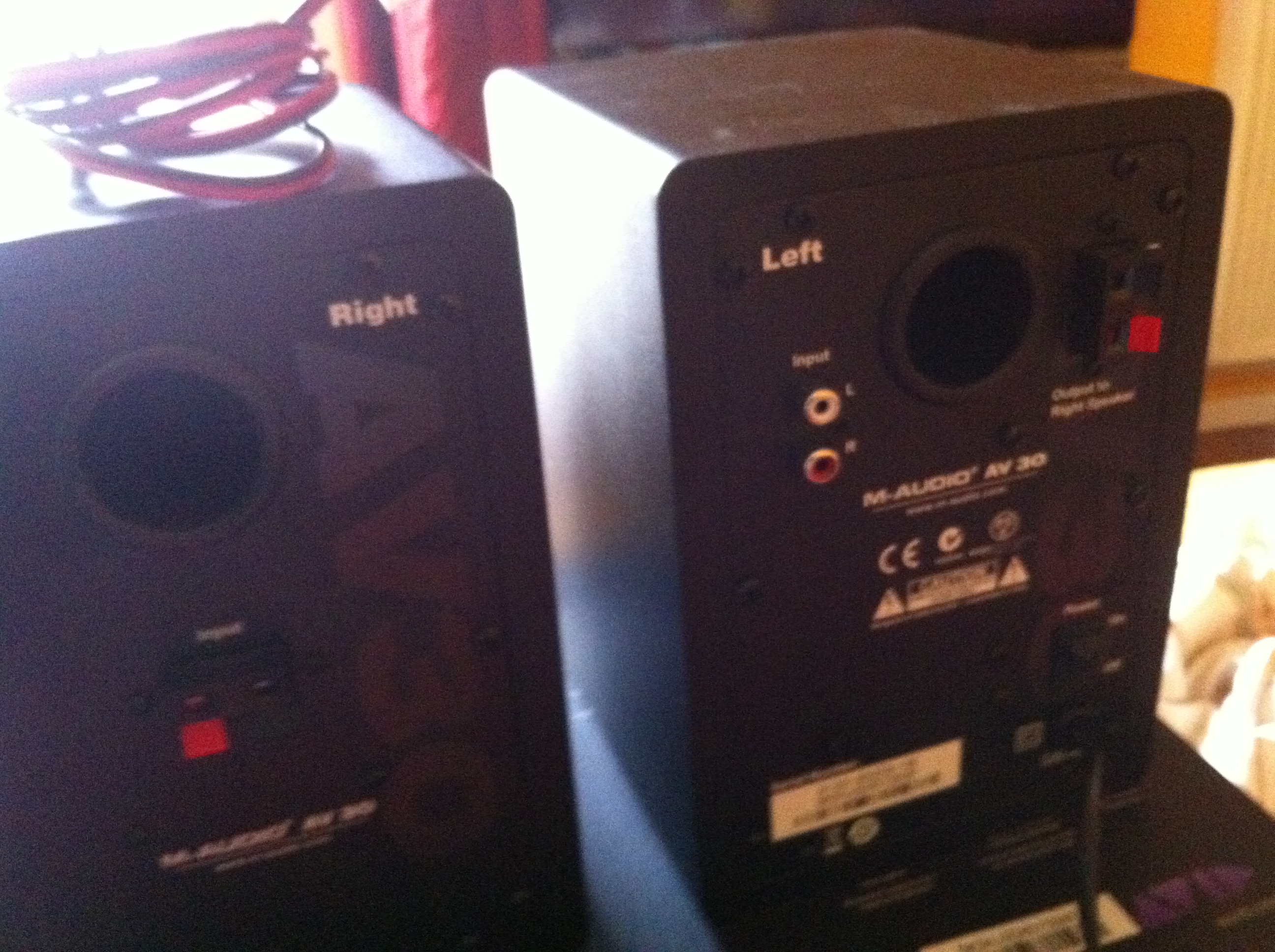 AV 30 V2 - M-Audio AV 30 V2 - Audiofanzine