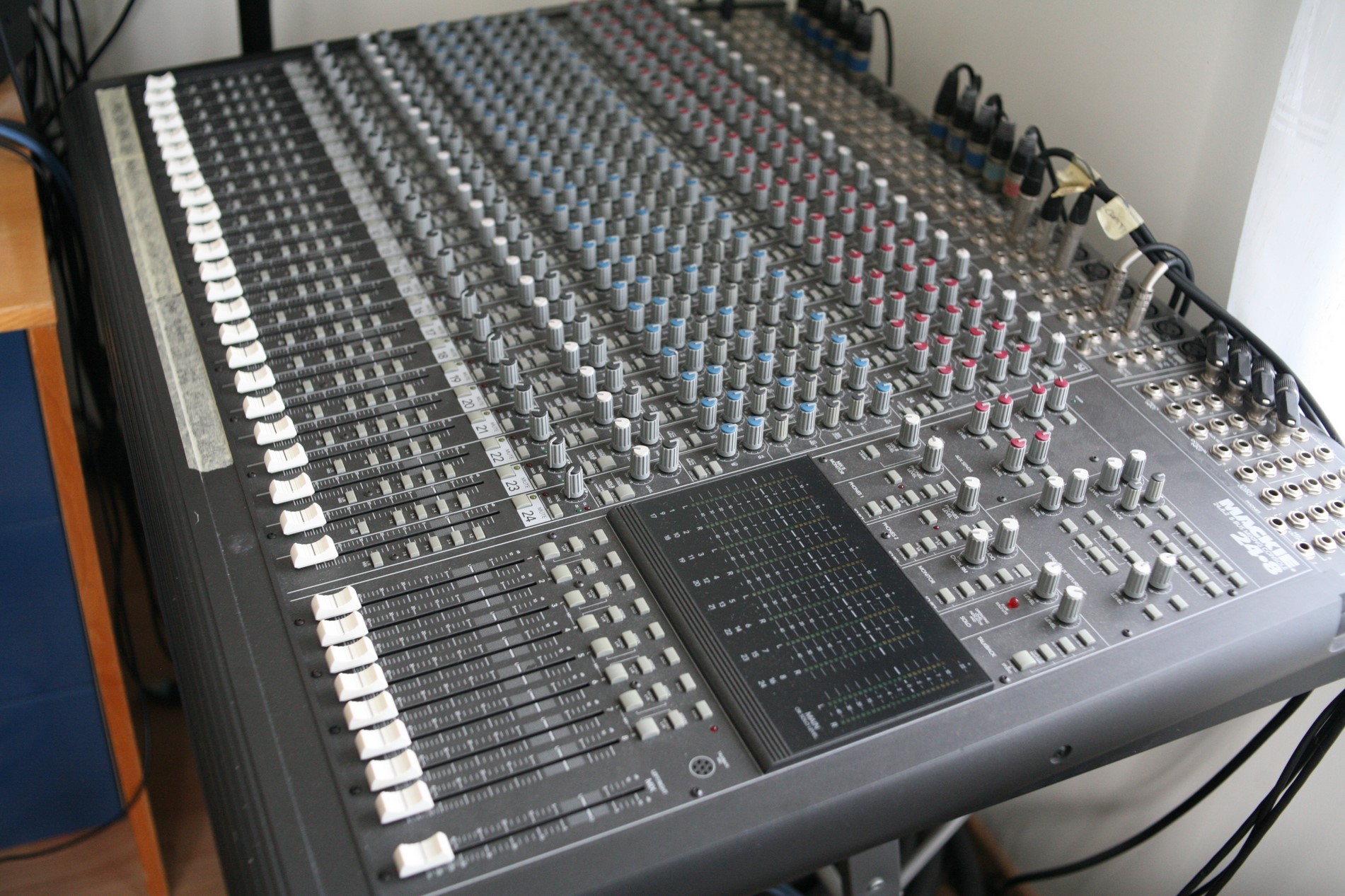 8 Bus Series 24/8/2 - Mackie 8 Bus Series 24/8/2 - Audiofanzine