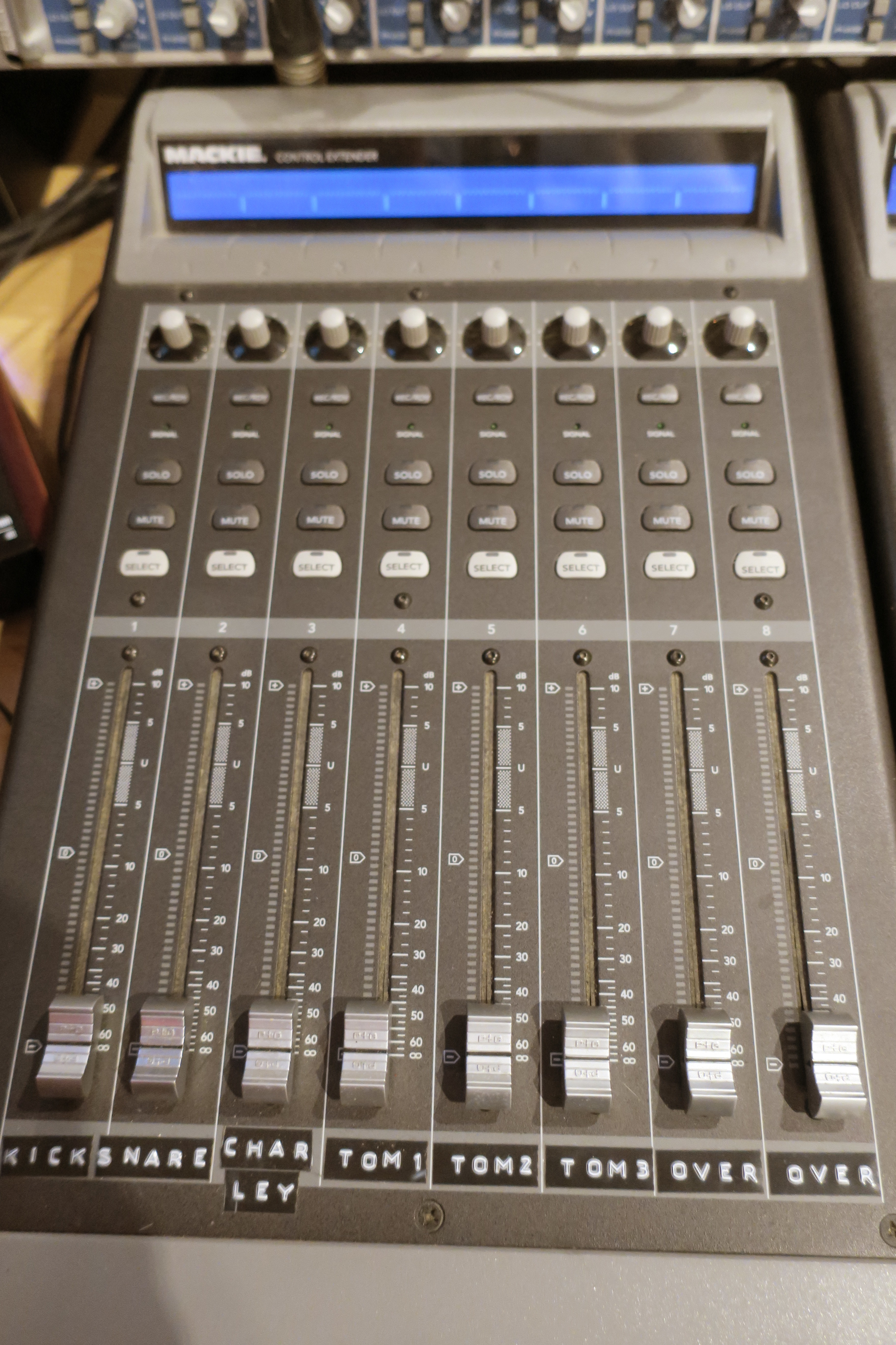 CONTROL C4 - Mackie Control C4 - Audiofanzine