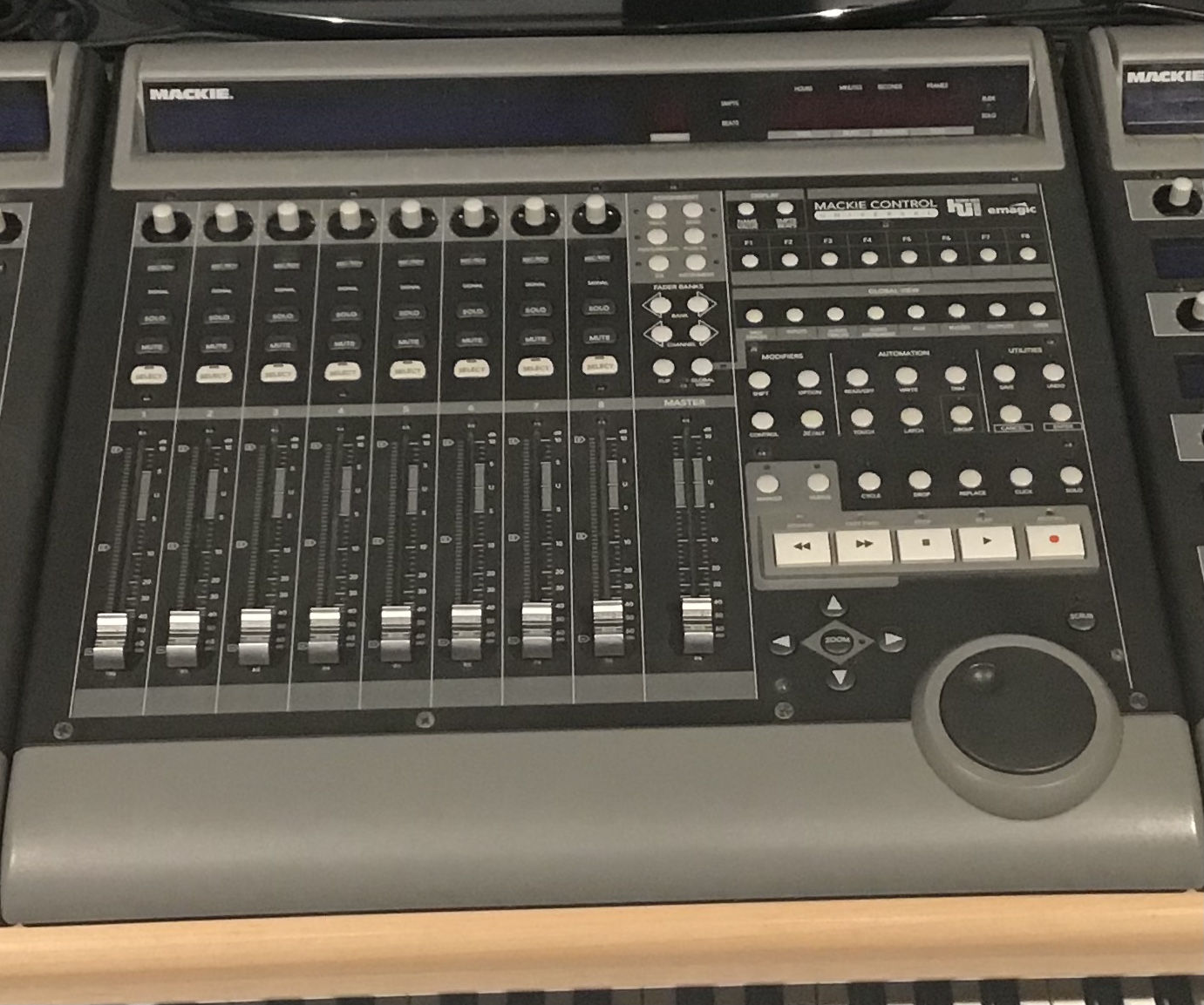 Control Universal - Mackie Control Universal - Audiofanzine