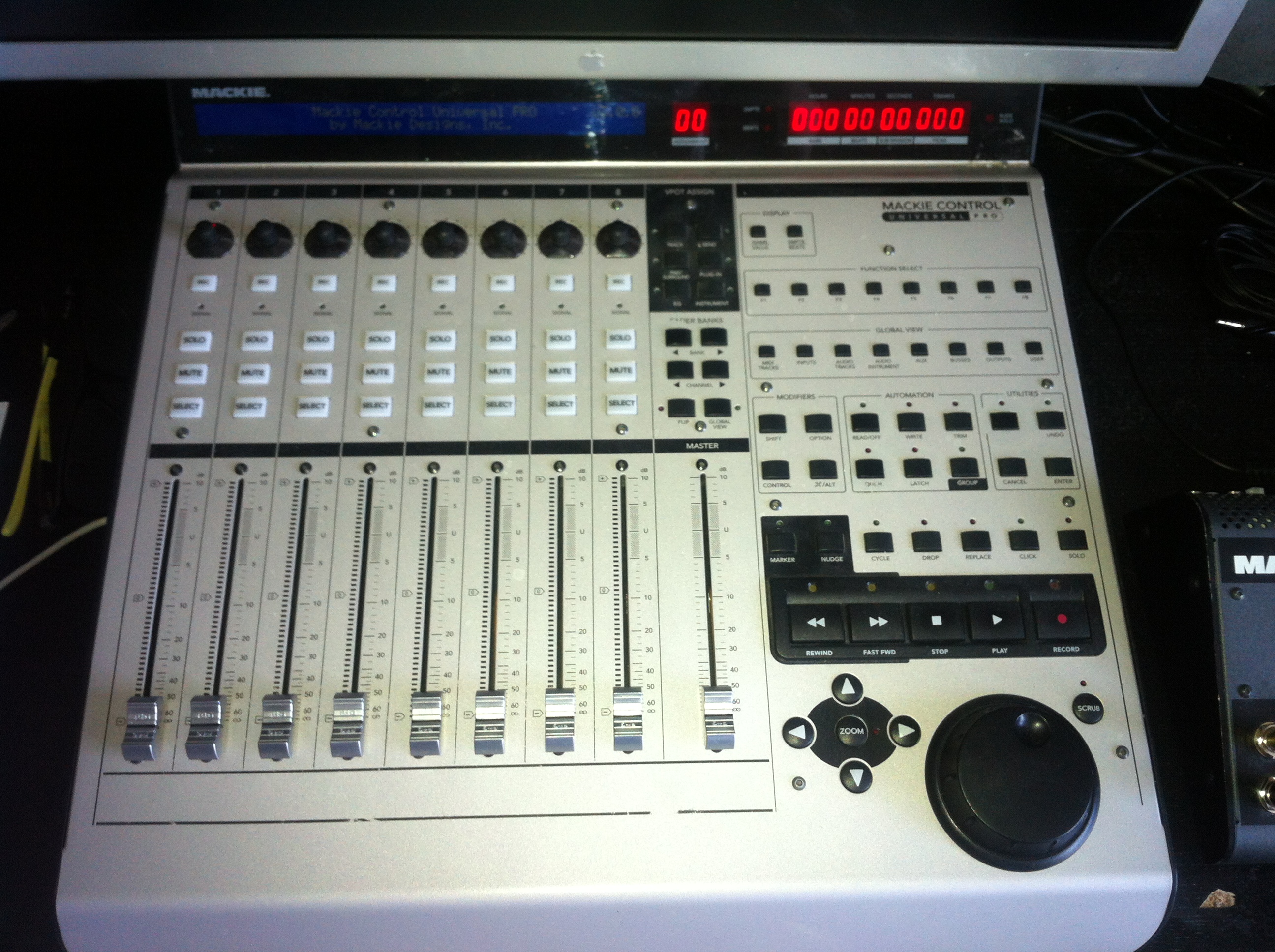 Mackie Control Universal Pro image (#442576) - Audiofanzine