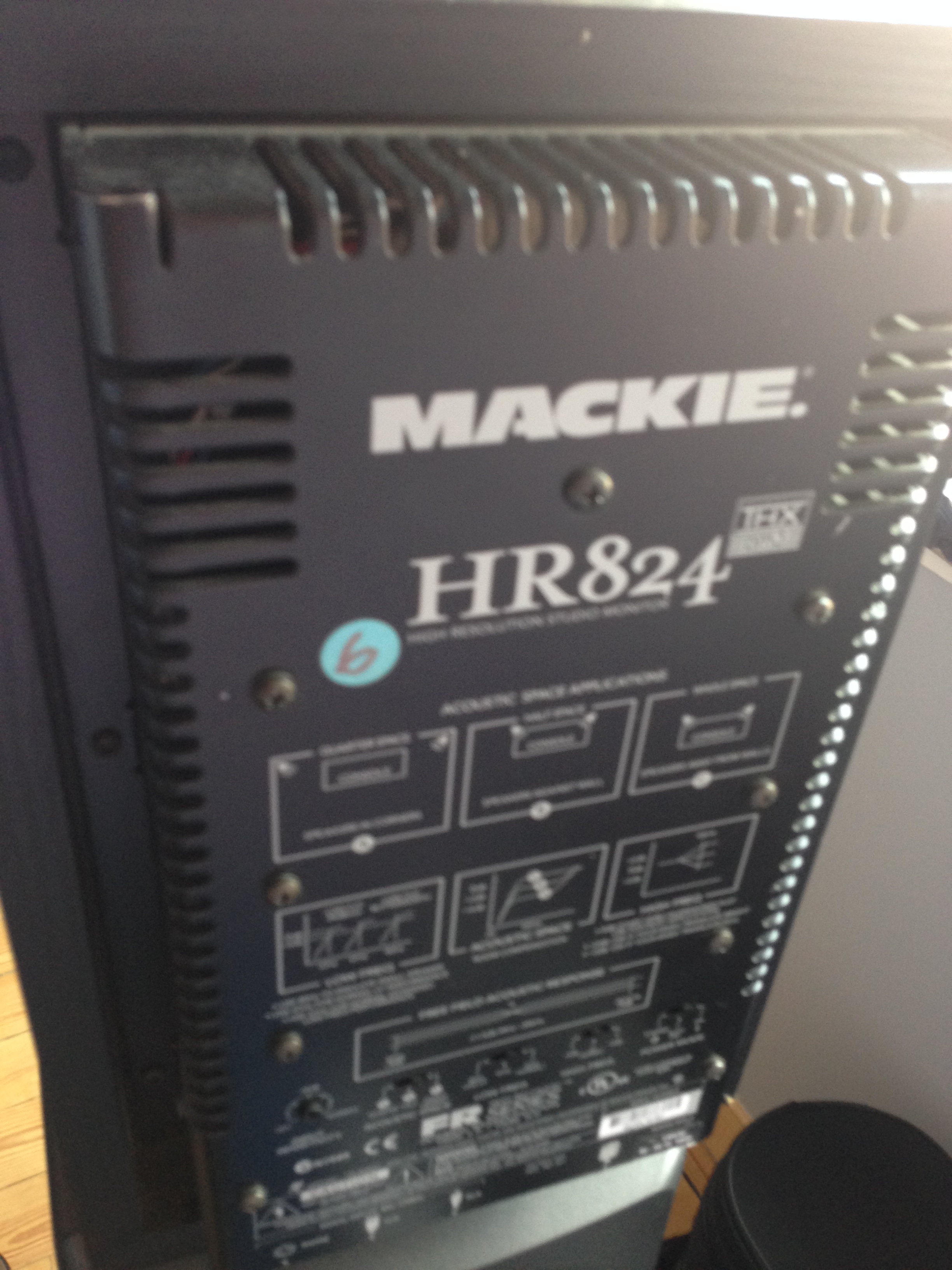 Photo Mackie HR824 : Mackie HR824 (43193) (#1088396) - Audiofanzine