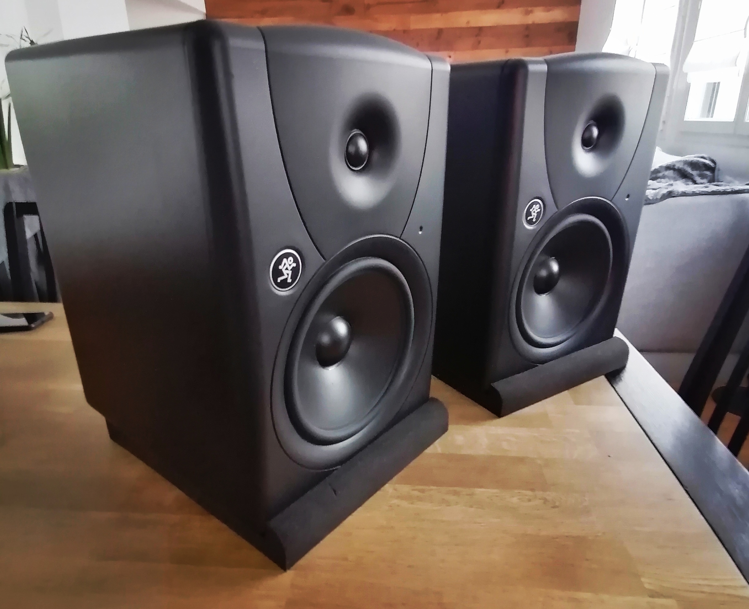 MR8 - Mackie MR8 - Audiofanzine