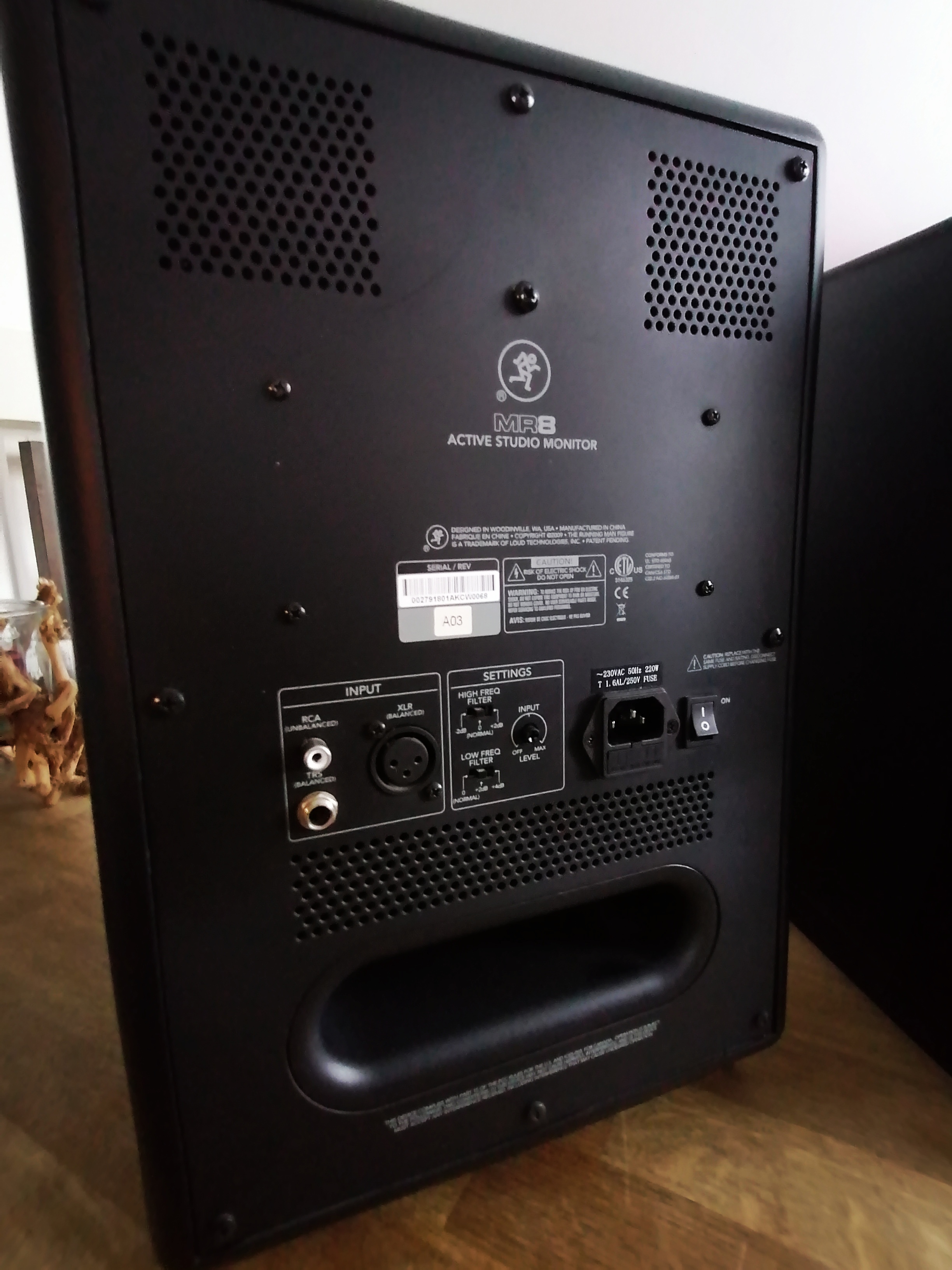 MR8 - Mackie MR8 - Audiofanzine