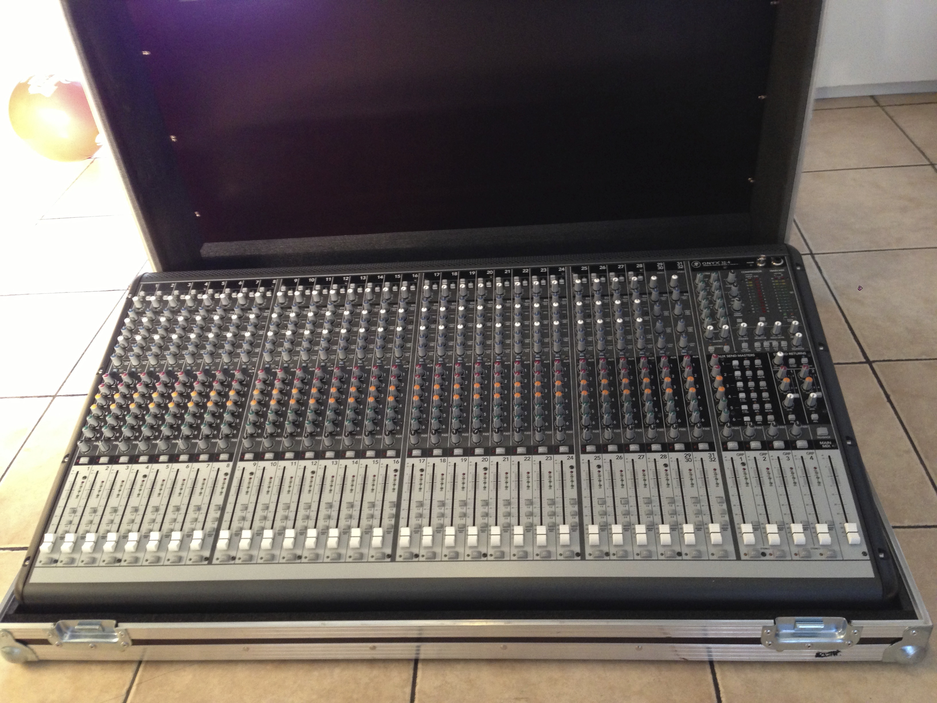 ONYX 32.4-BUS - Mackie Onyx 32.4-Bus - Audiofanzine