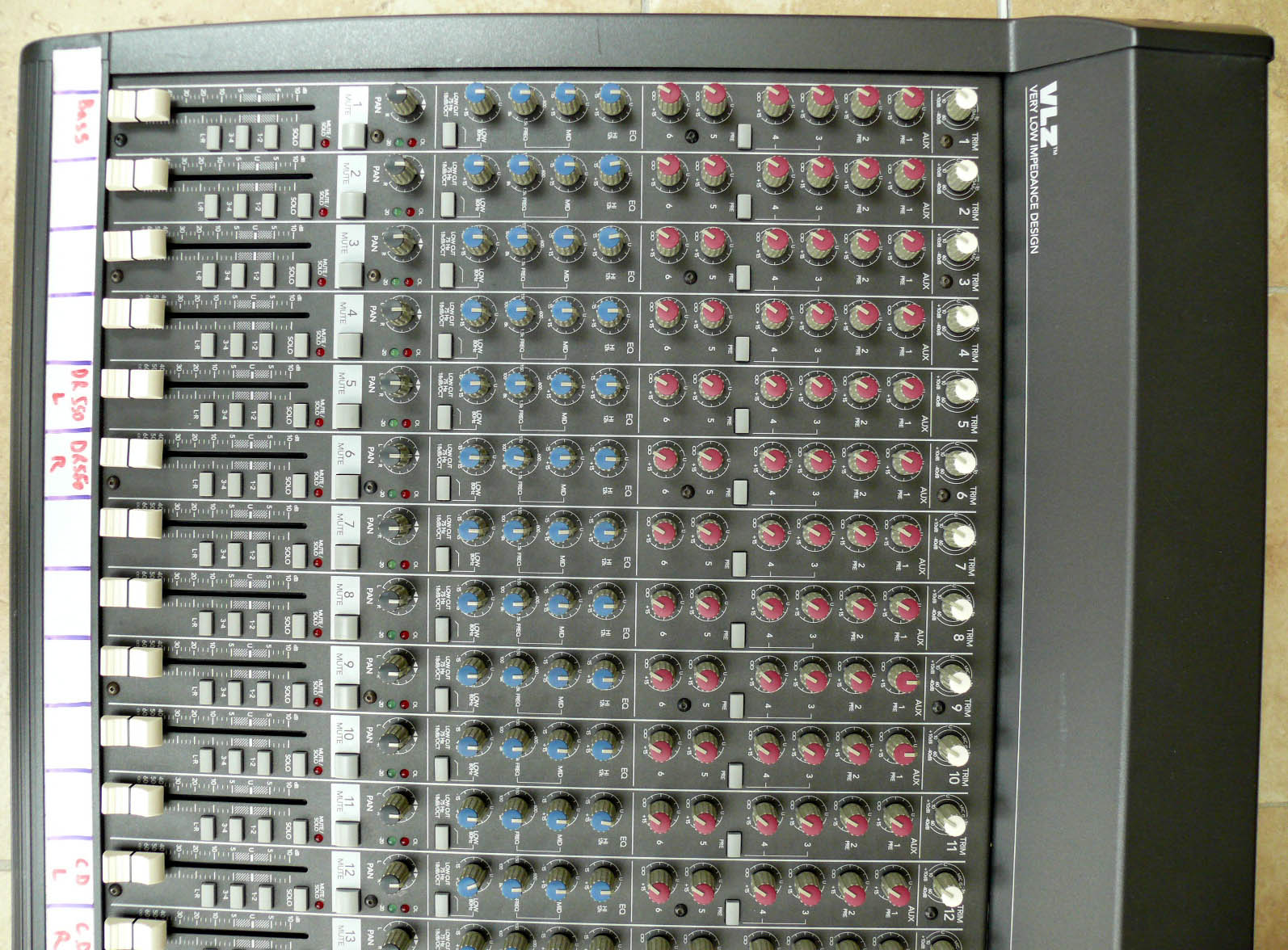 SR 24.4 VLZ - Mackie SR 24.4 VLZ - Audiofanzine