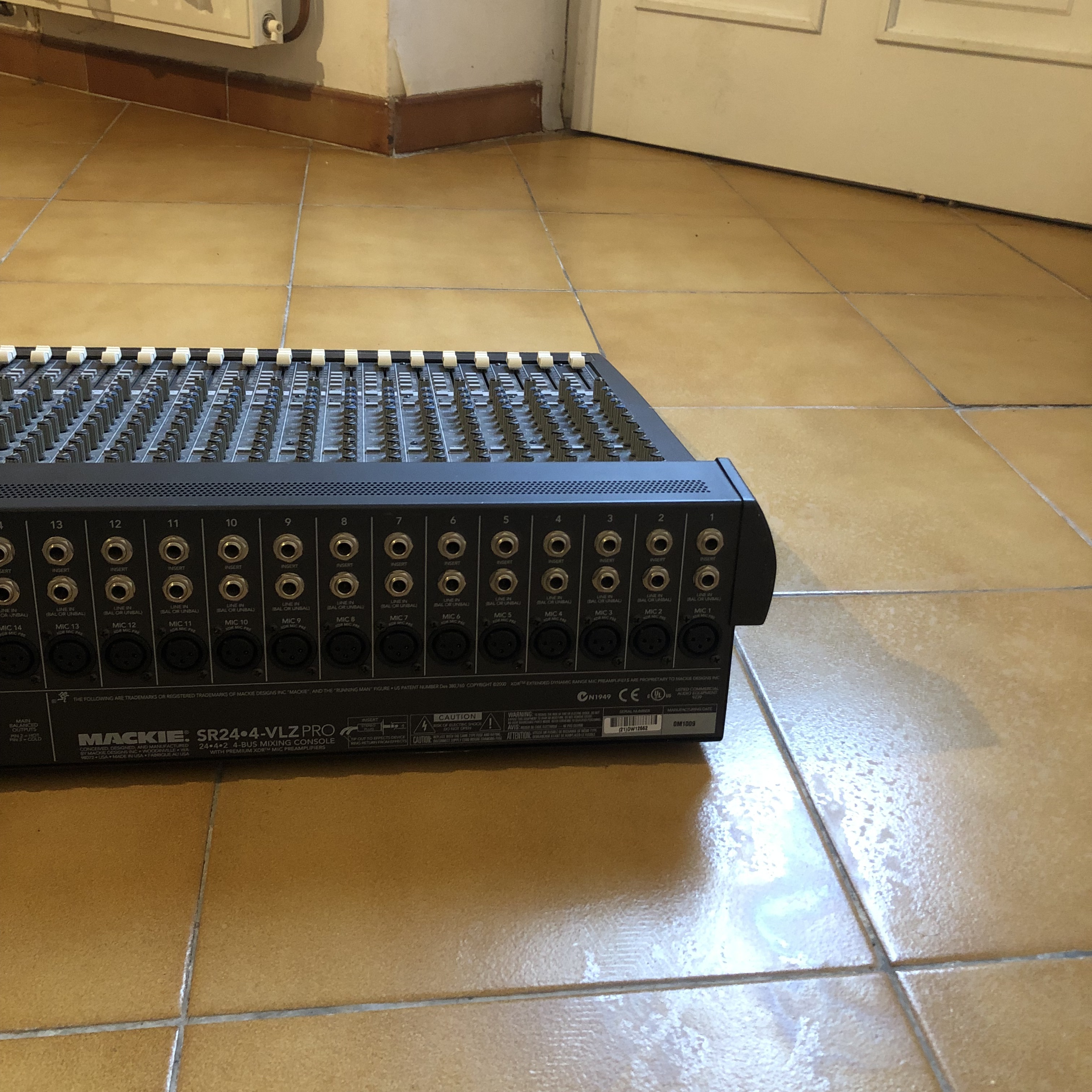 SR 24.4 VLZ Pro - Mackie SR 24.4 VLZ Pro - Audiofanzine