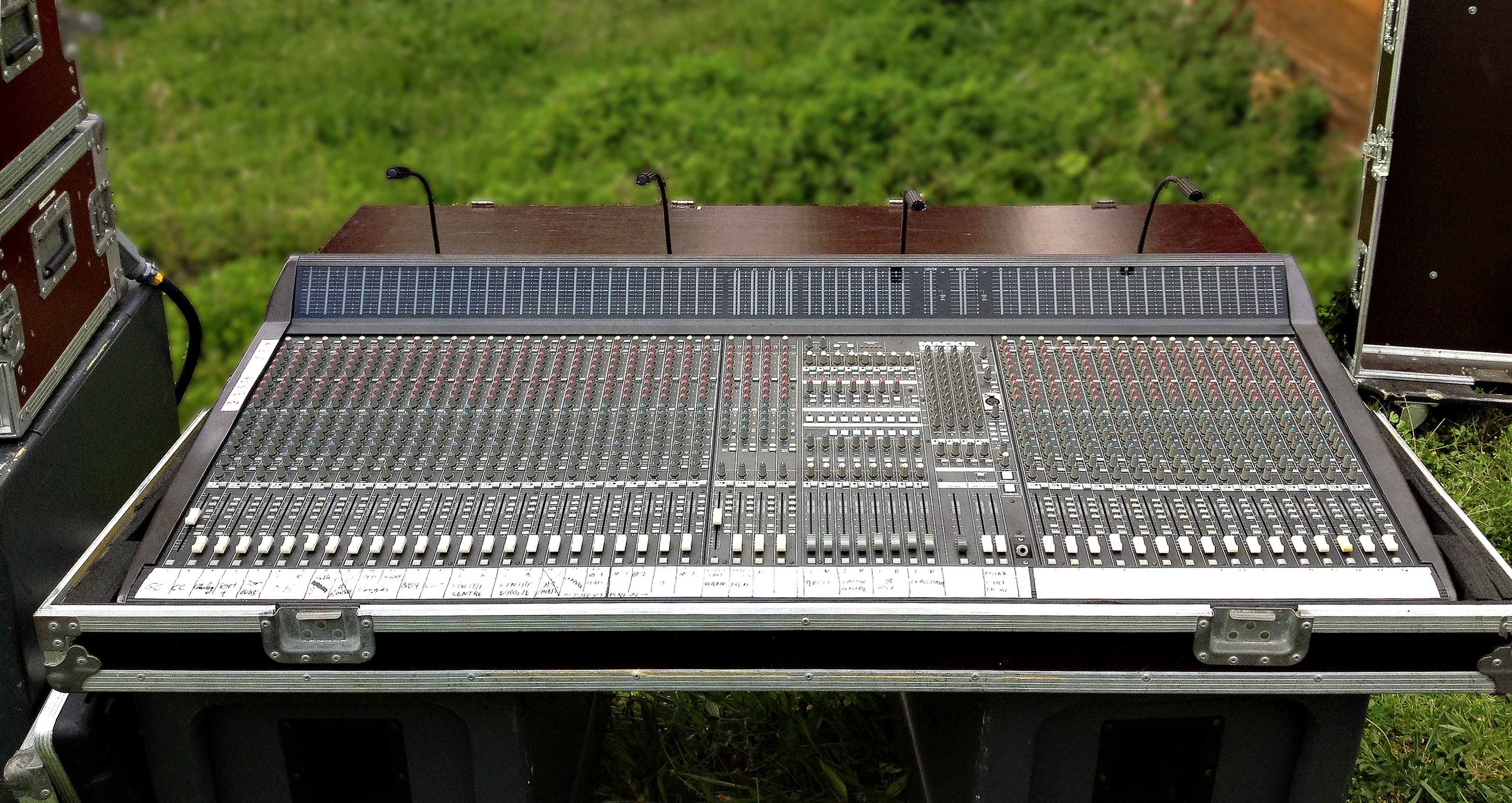 SR 40.8 - Mackie SR 40.8 - Audiofanzine