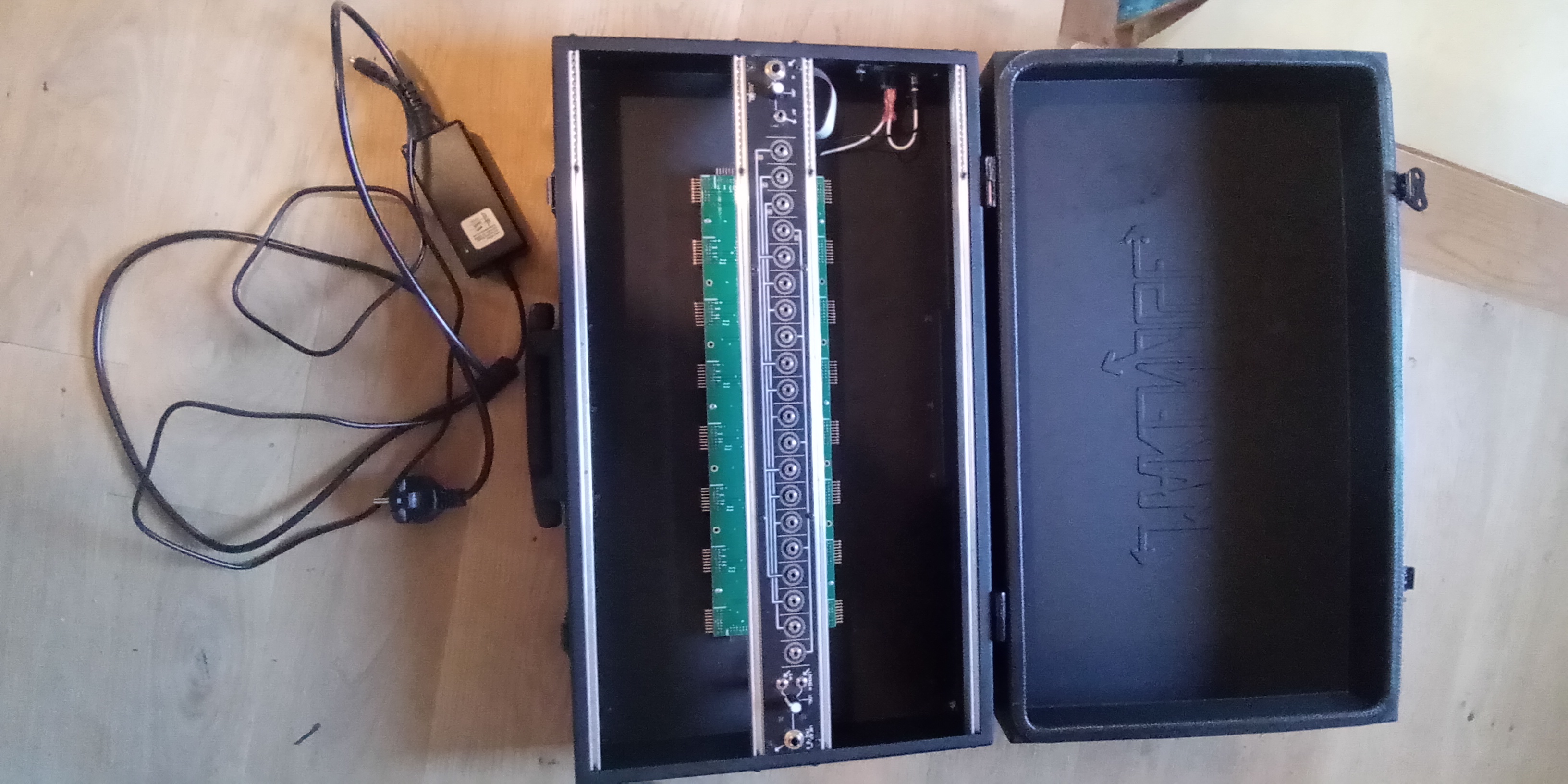 7U Metal CV Bus Case - Make Noise 7U Metal CV Bus Case - Audiofanzine