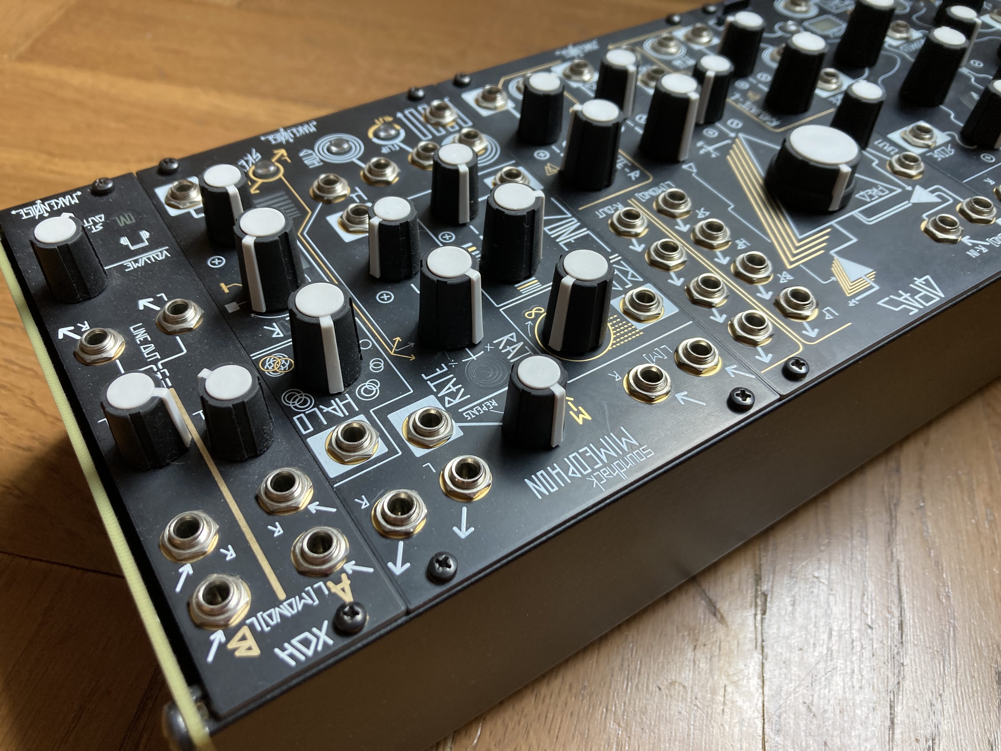 Black & Gold Shared System Make Noise - Audiofanzine