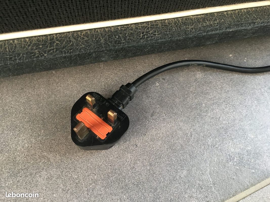 5213 Mosfet 100 Reverb Twin [1986-1991] Marshall - Audiofanzine