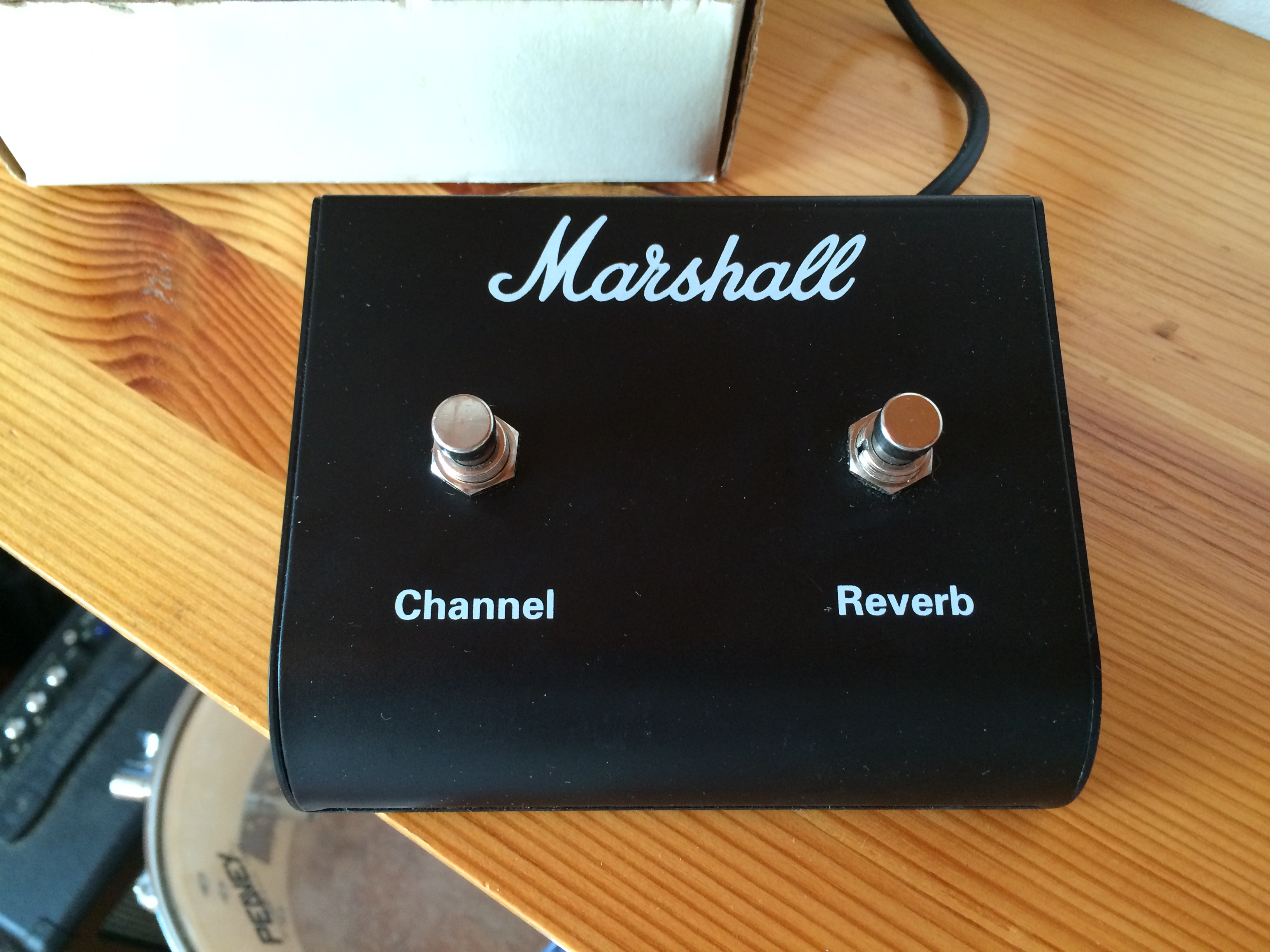 PEDL10009 - Twin Footswitch Channel/Reverb Marshall - Audiofanzine