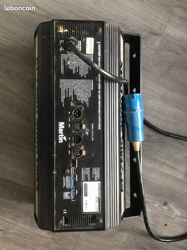 Atomic 3000 DMX - Martin Atomic 3000 DMX - Audiofanzine