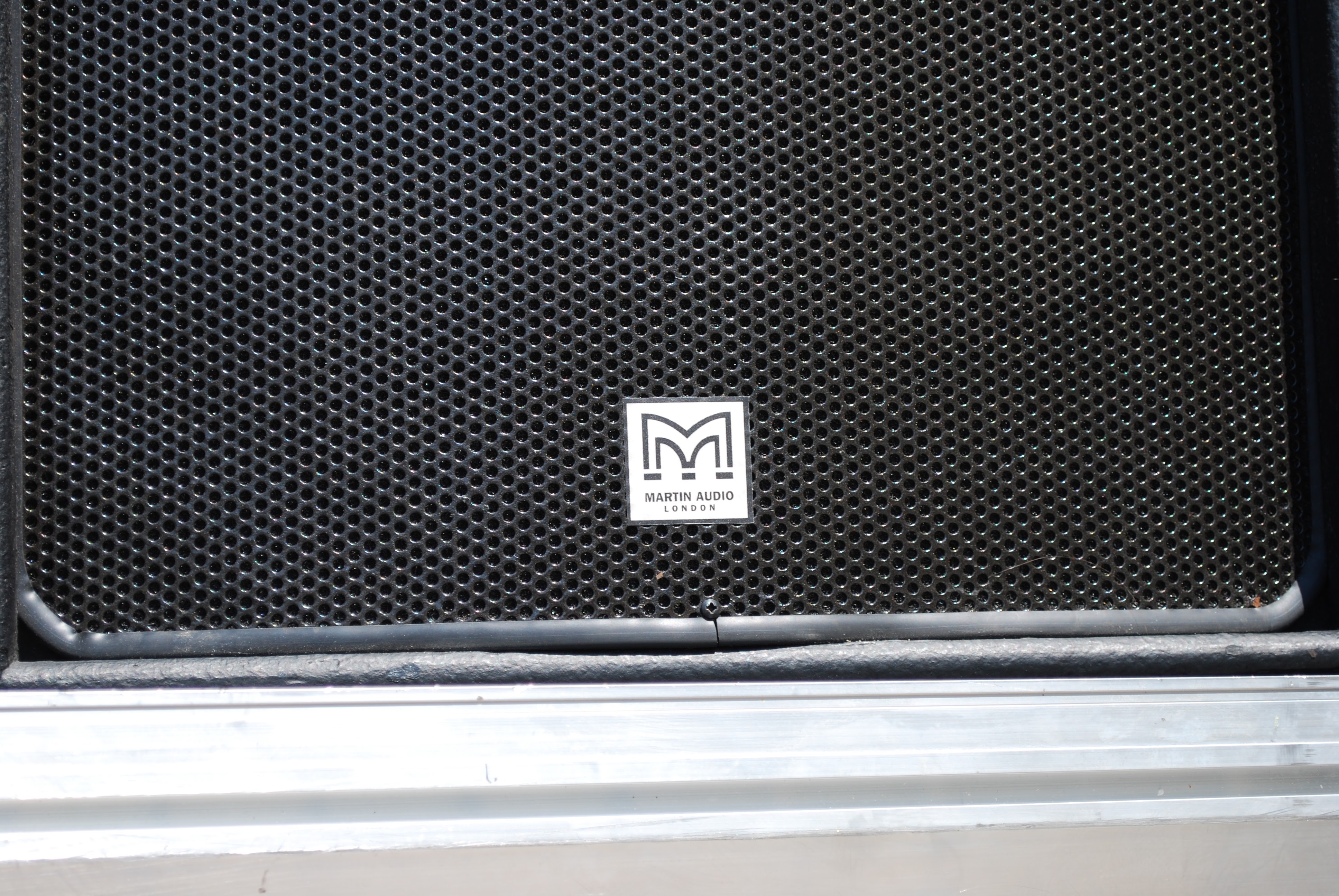 f2 - Martin Audio f2 - Audiofanzine