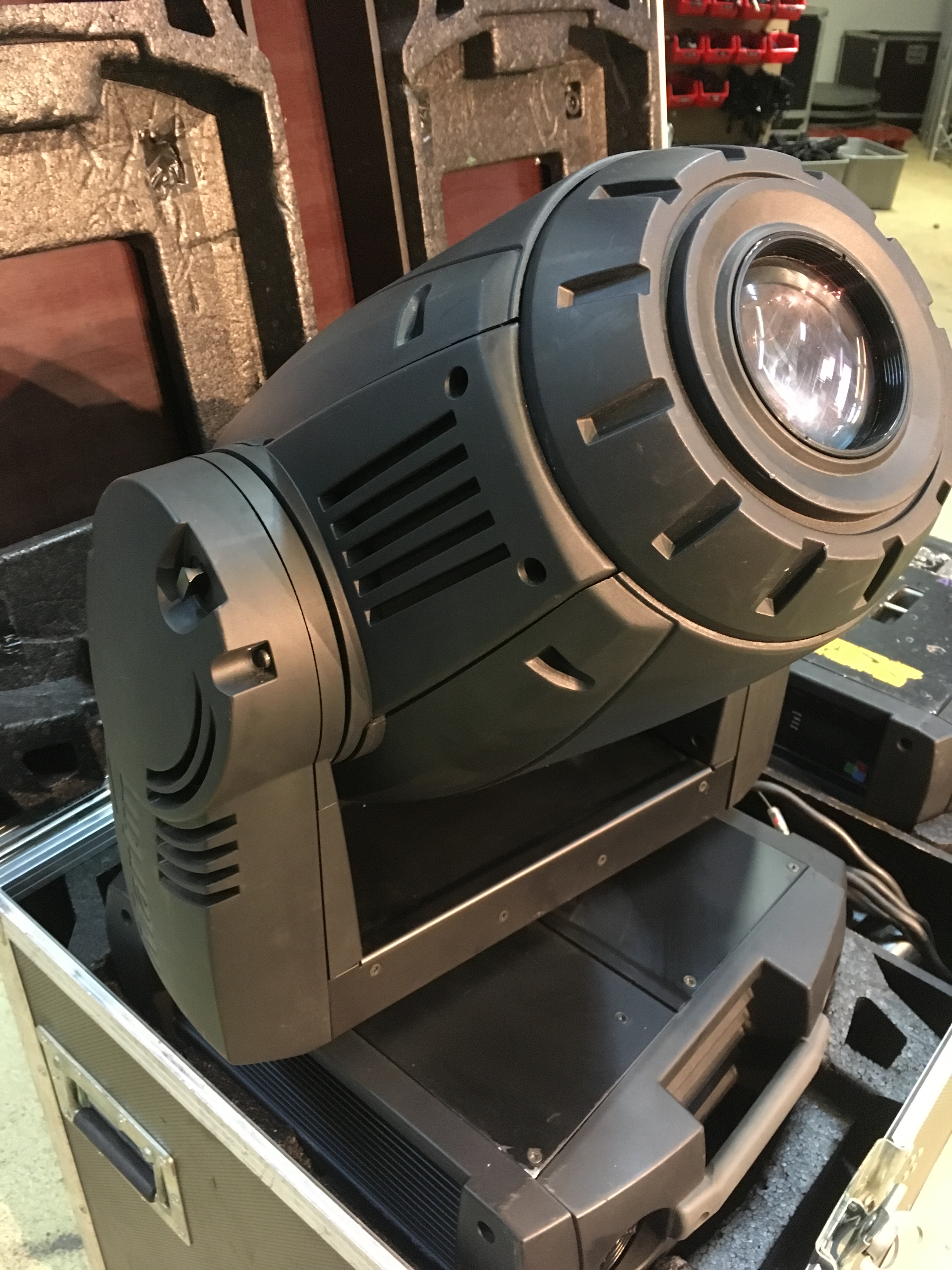 Martin MAC 700 Profile image (#1752810) - Audiofanzine