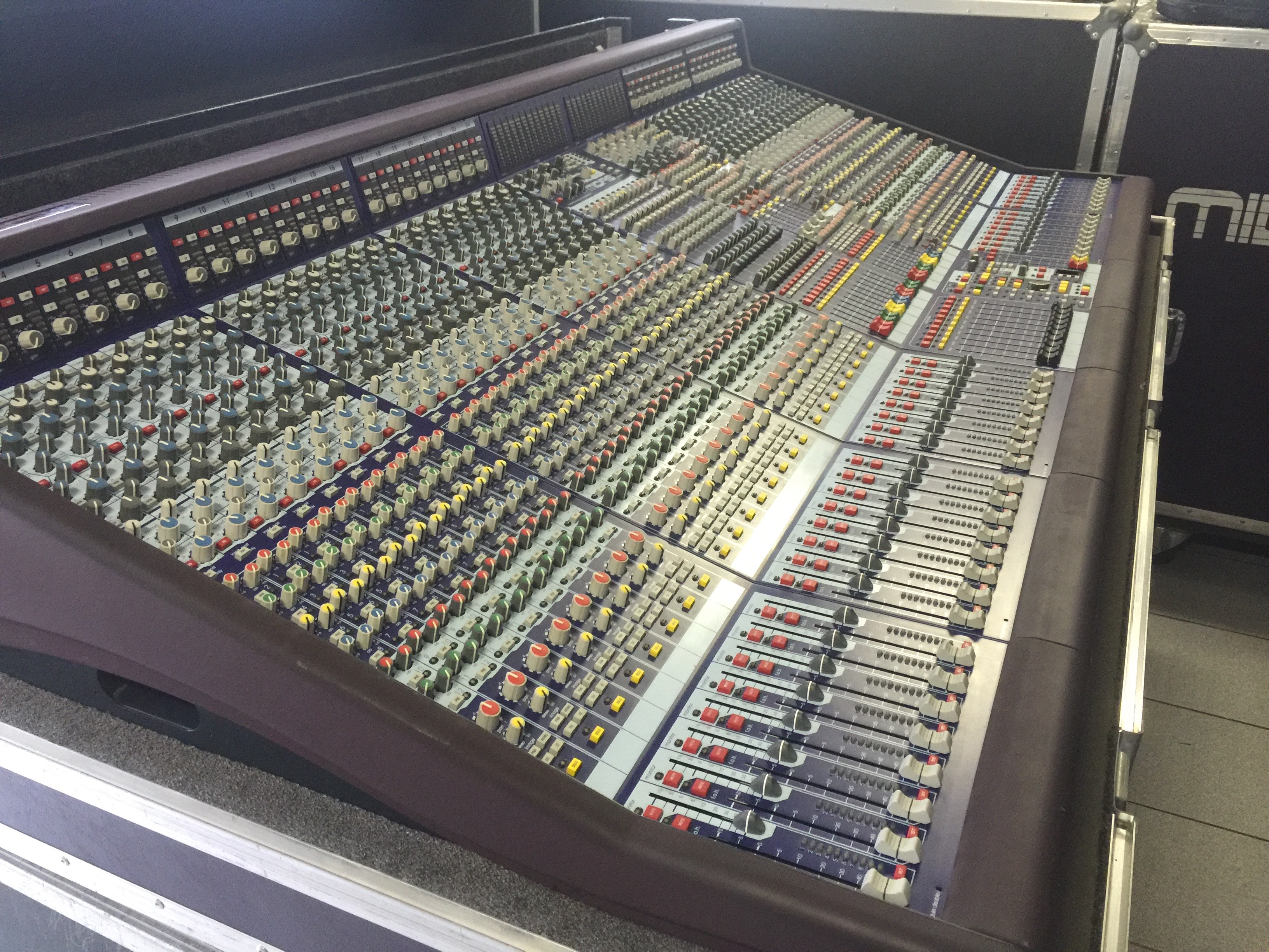 LEGEND 3000-44 TOURING - Midas Legend 3000-44 Touring - Audiofanzine