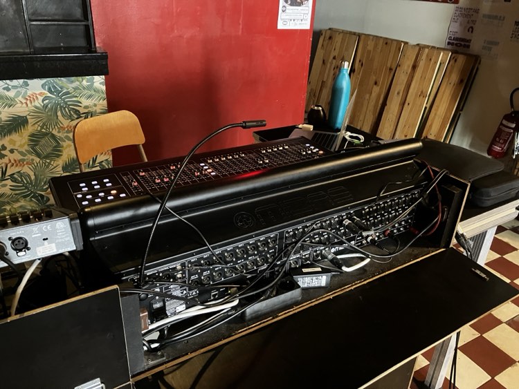 Vends Midas M32 + CARTE DANTE (Rhône-Alpes) - Audiofanzine