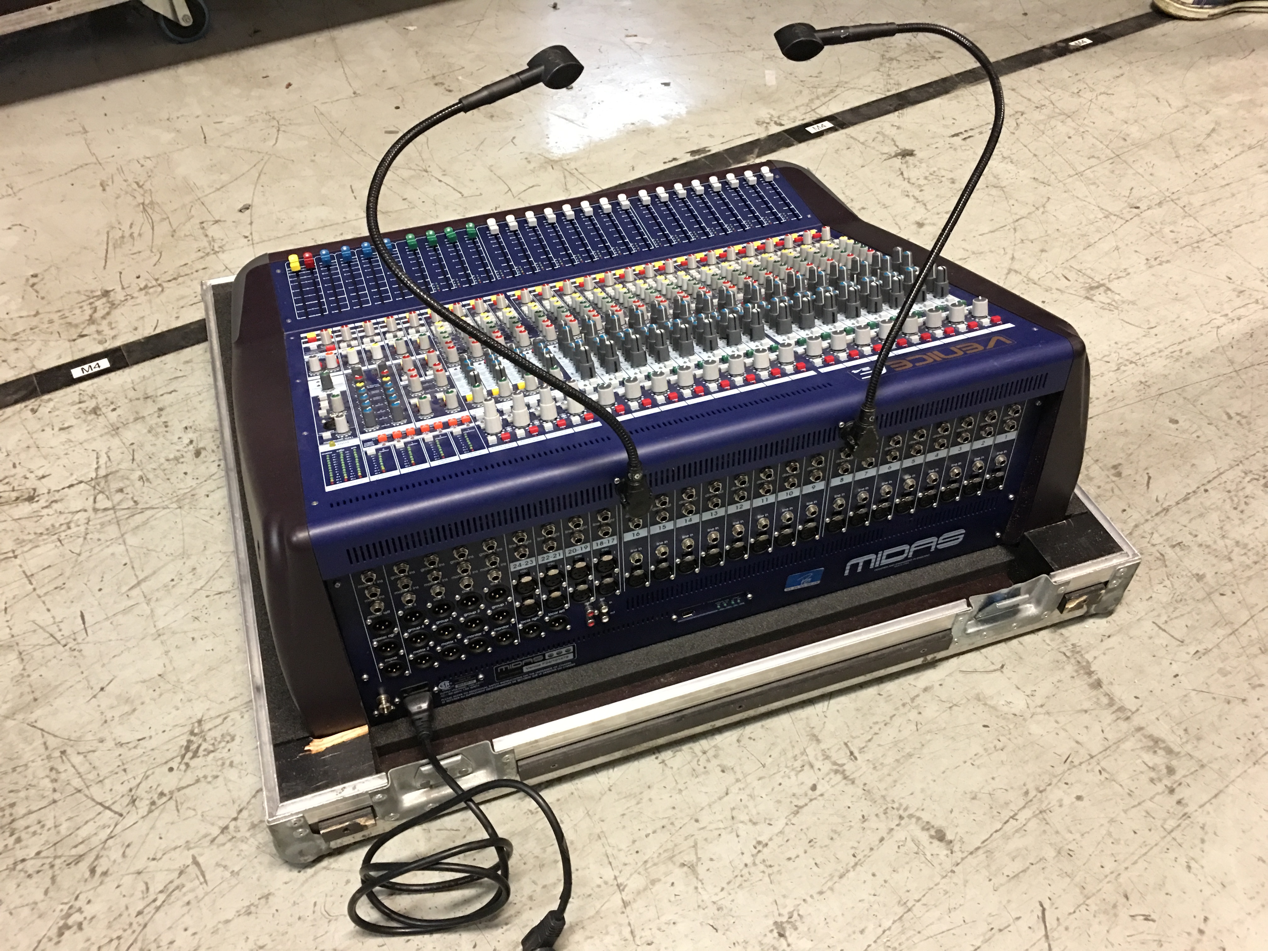 VENICEF VF24 - Midas VeniceF VF24 - Audiofanzine